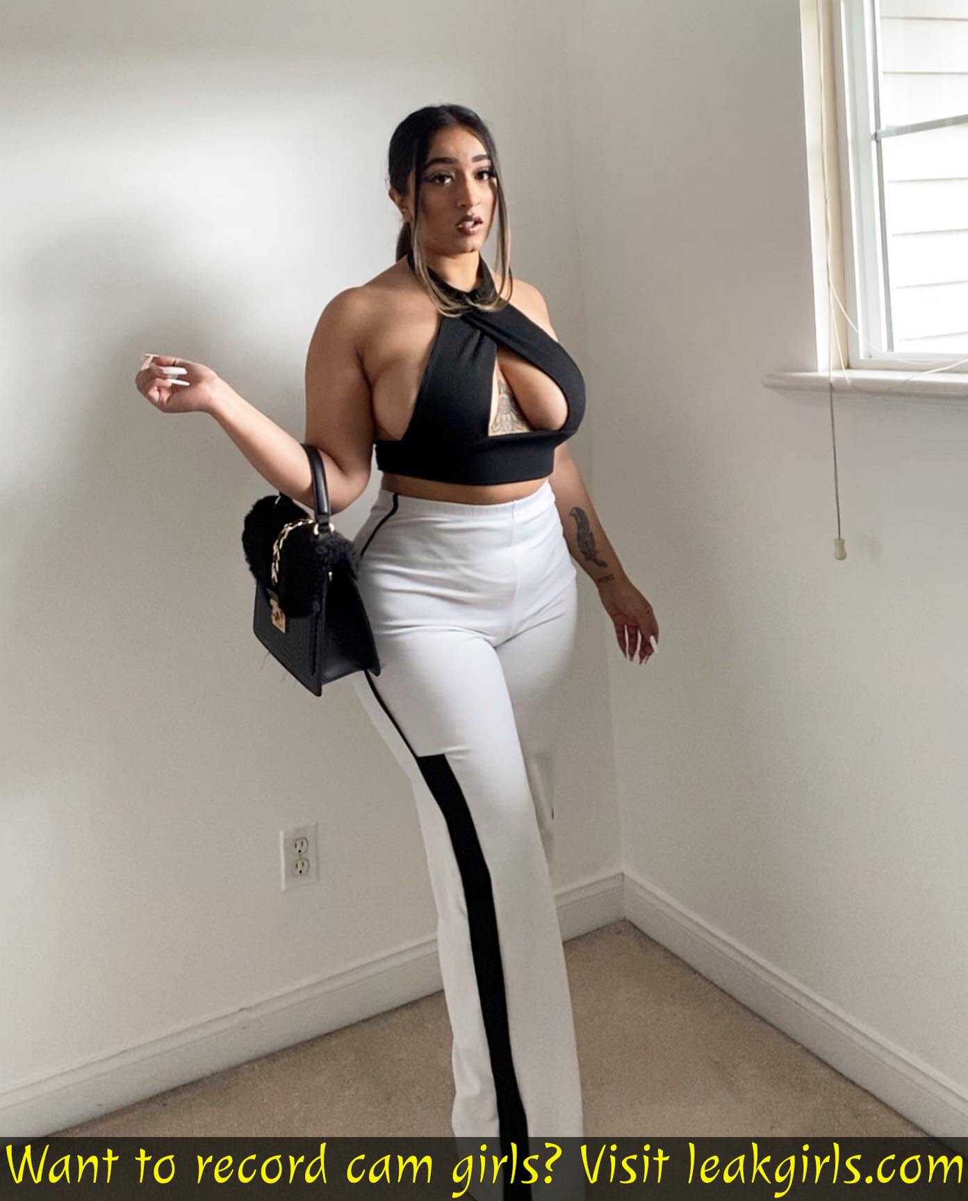 Thick and busty | Scrolller