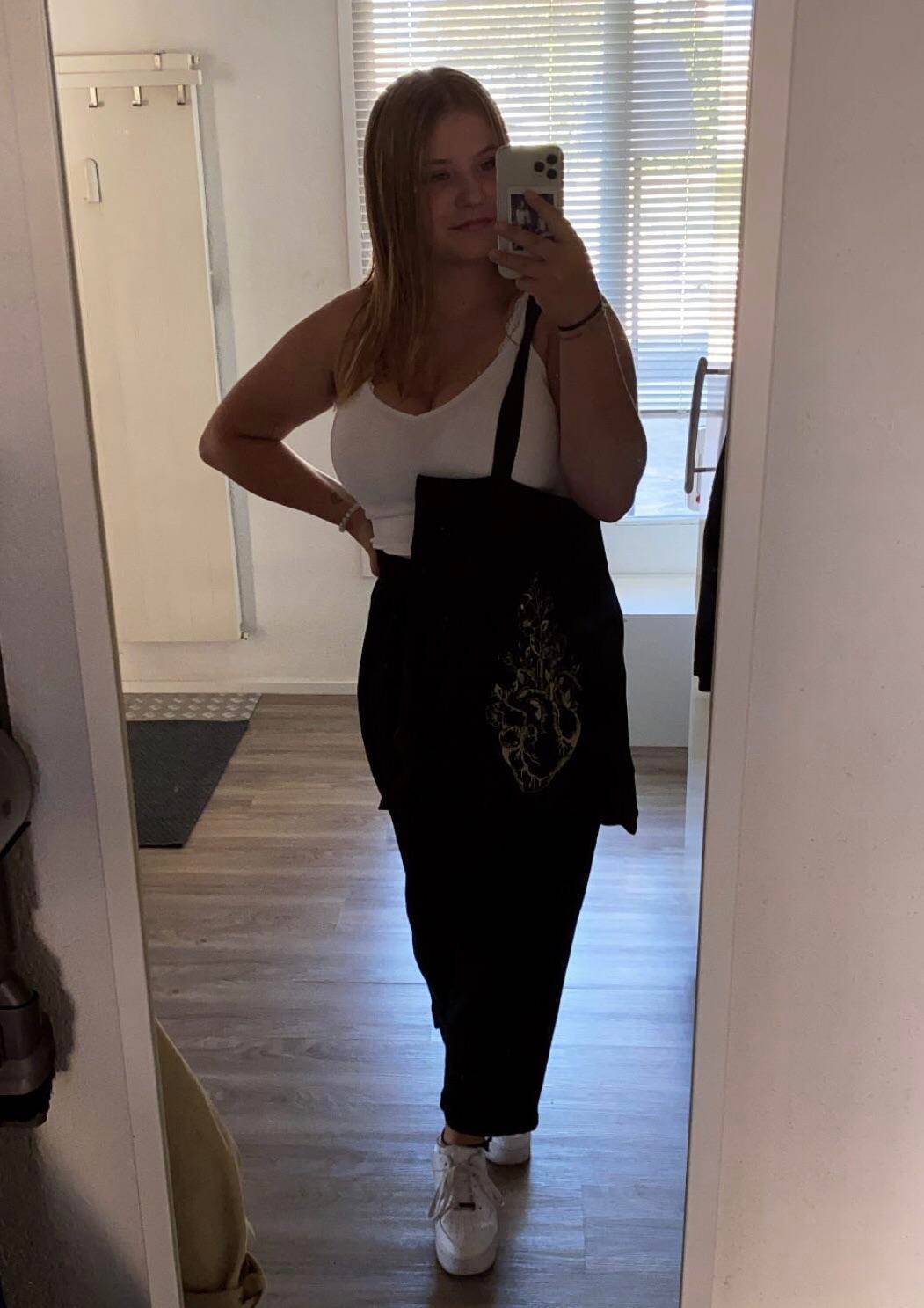 Thick Blonde Girl🤤🤤 Scrolller