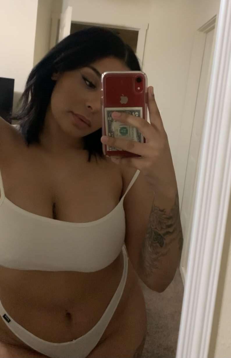 Thick Lightskin Baddie | Scrolller