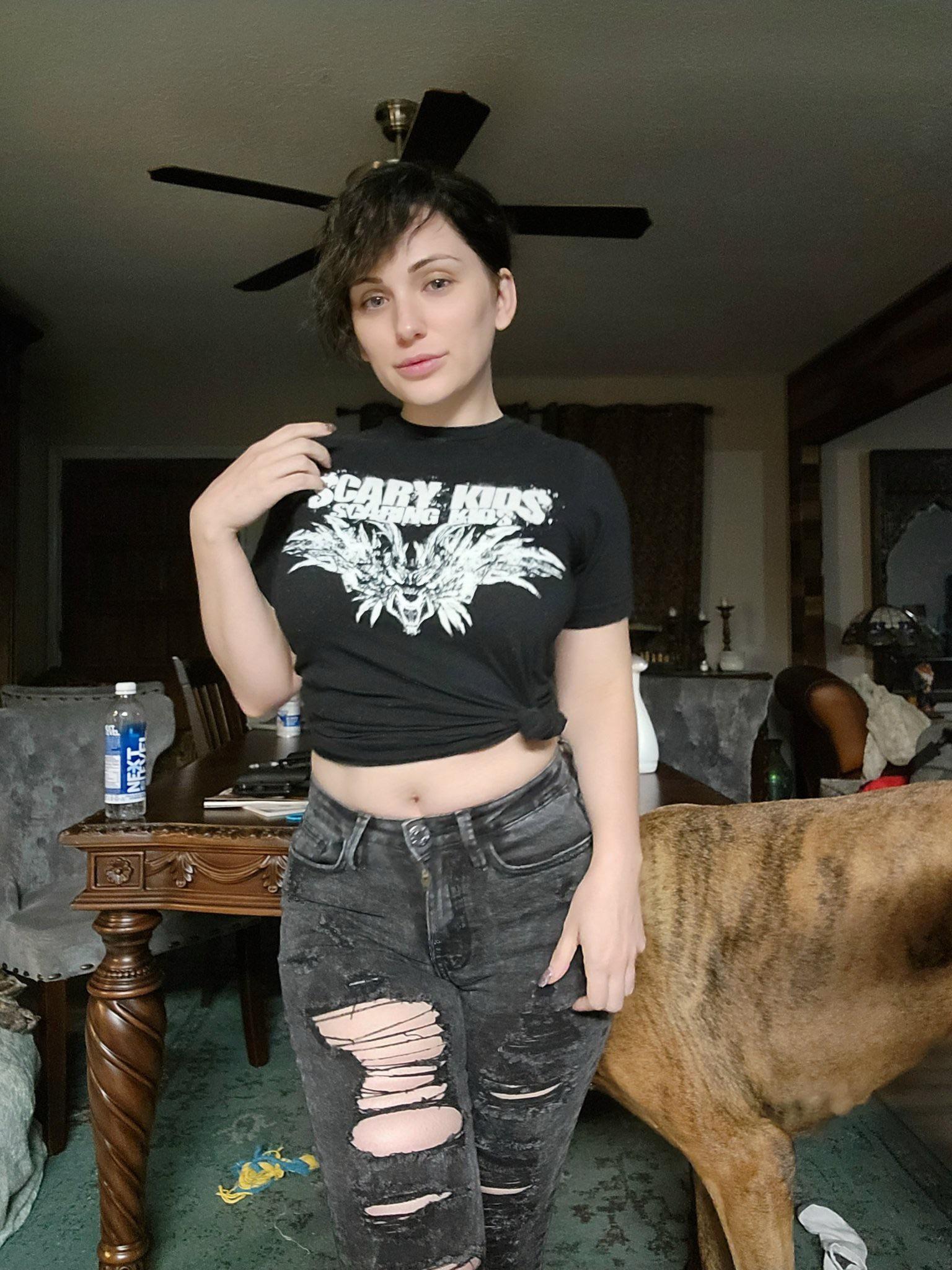 Thick thighs save lives | Scrolller