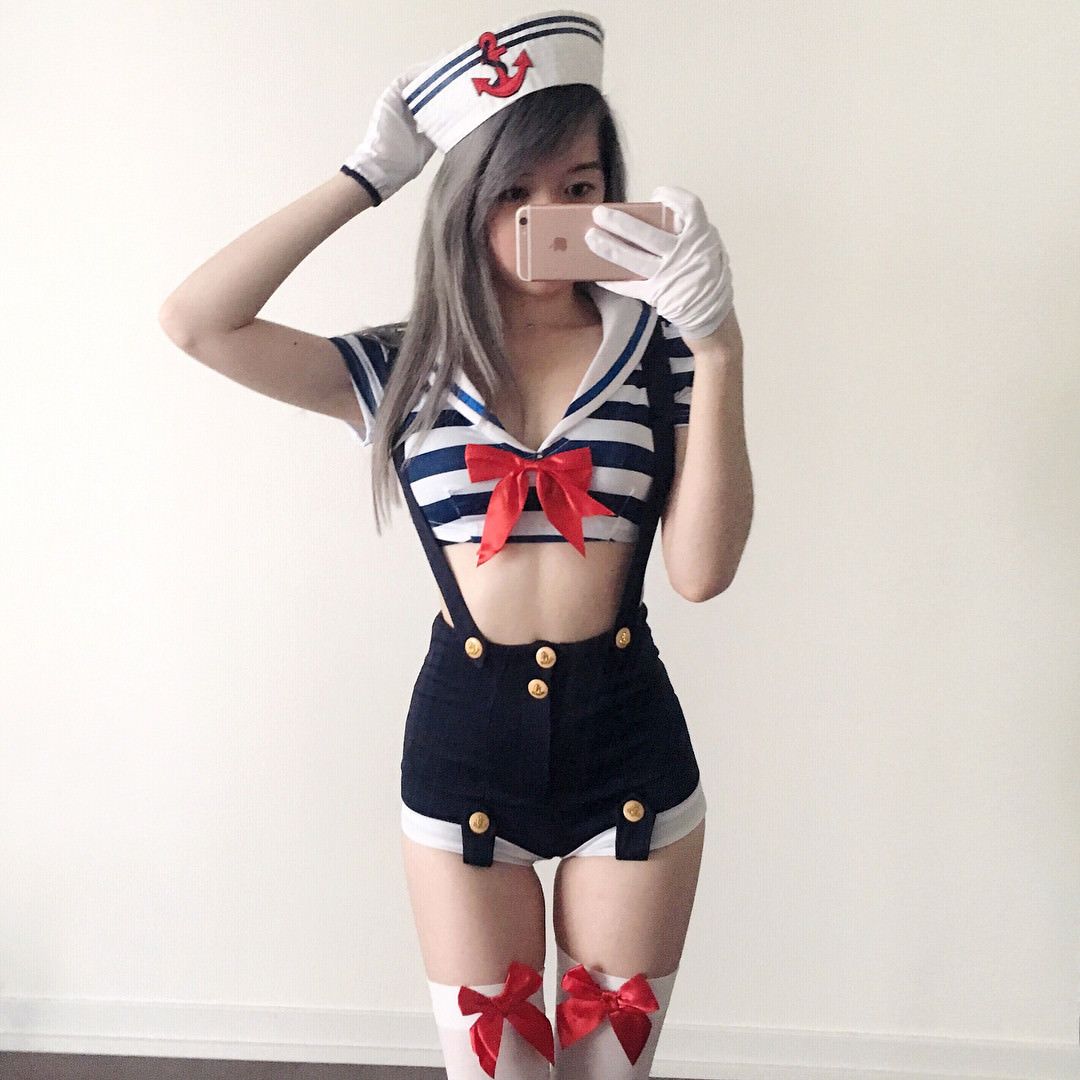 Thigh Gap | Scrolller