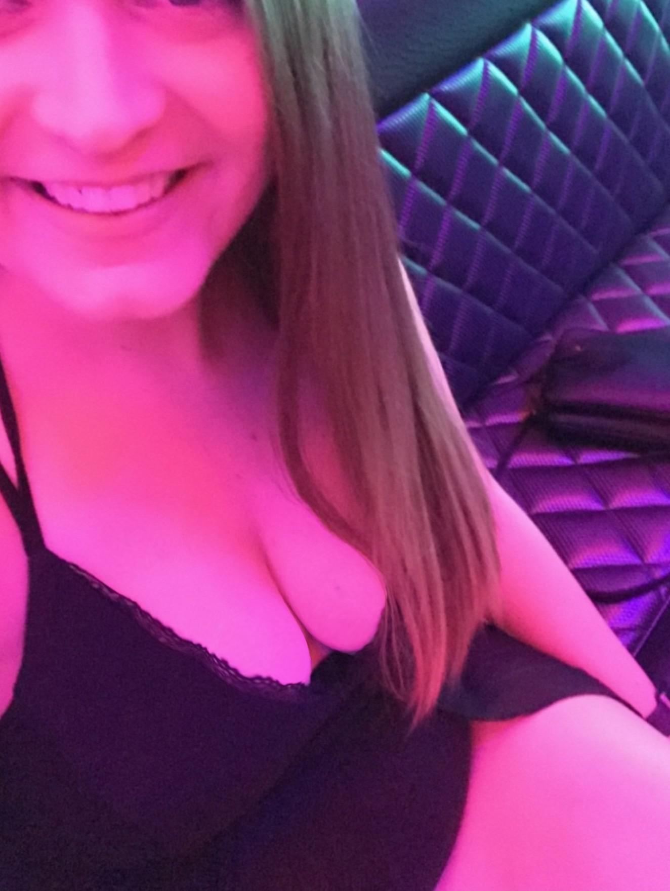 Think my dress is too small? | Scrolller