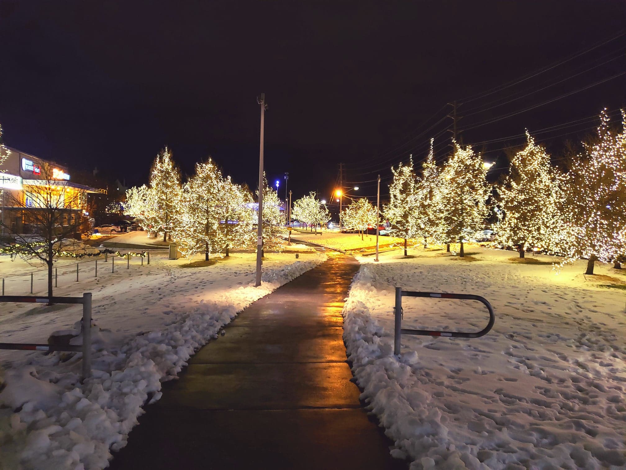 Third Date | Scrolller