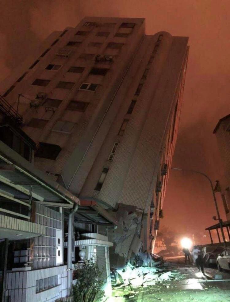 This building in Taiwan after an earthquake | Scrolller