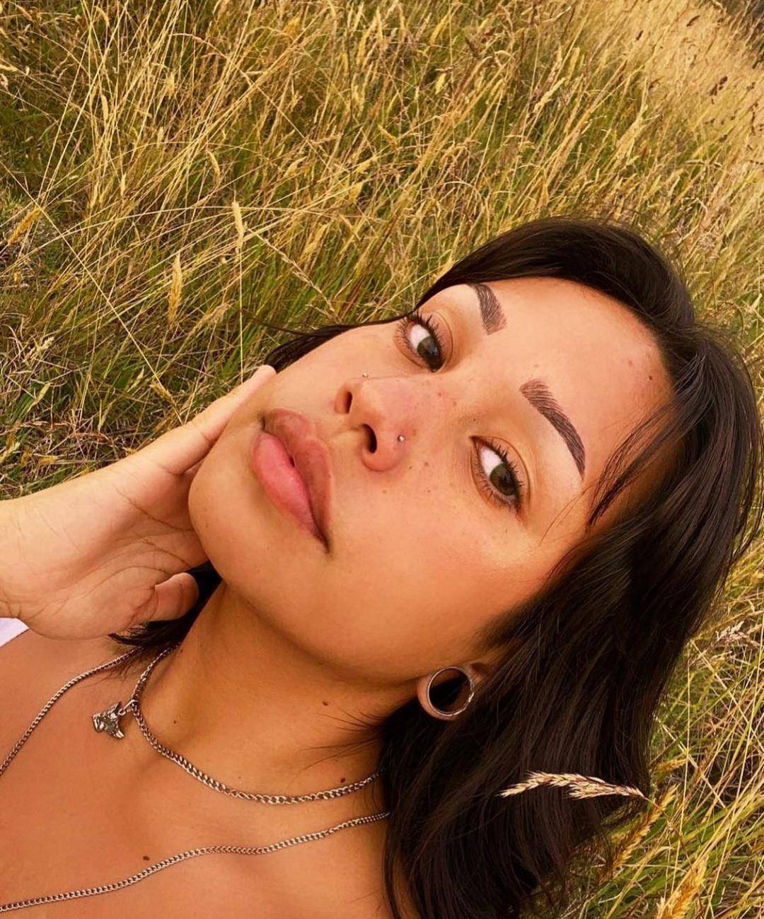 This chick I know with her amazing DSL's | Scrolller