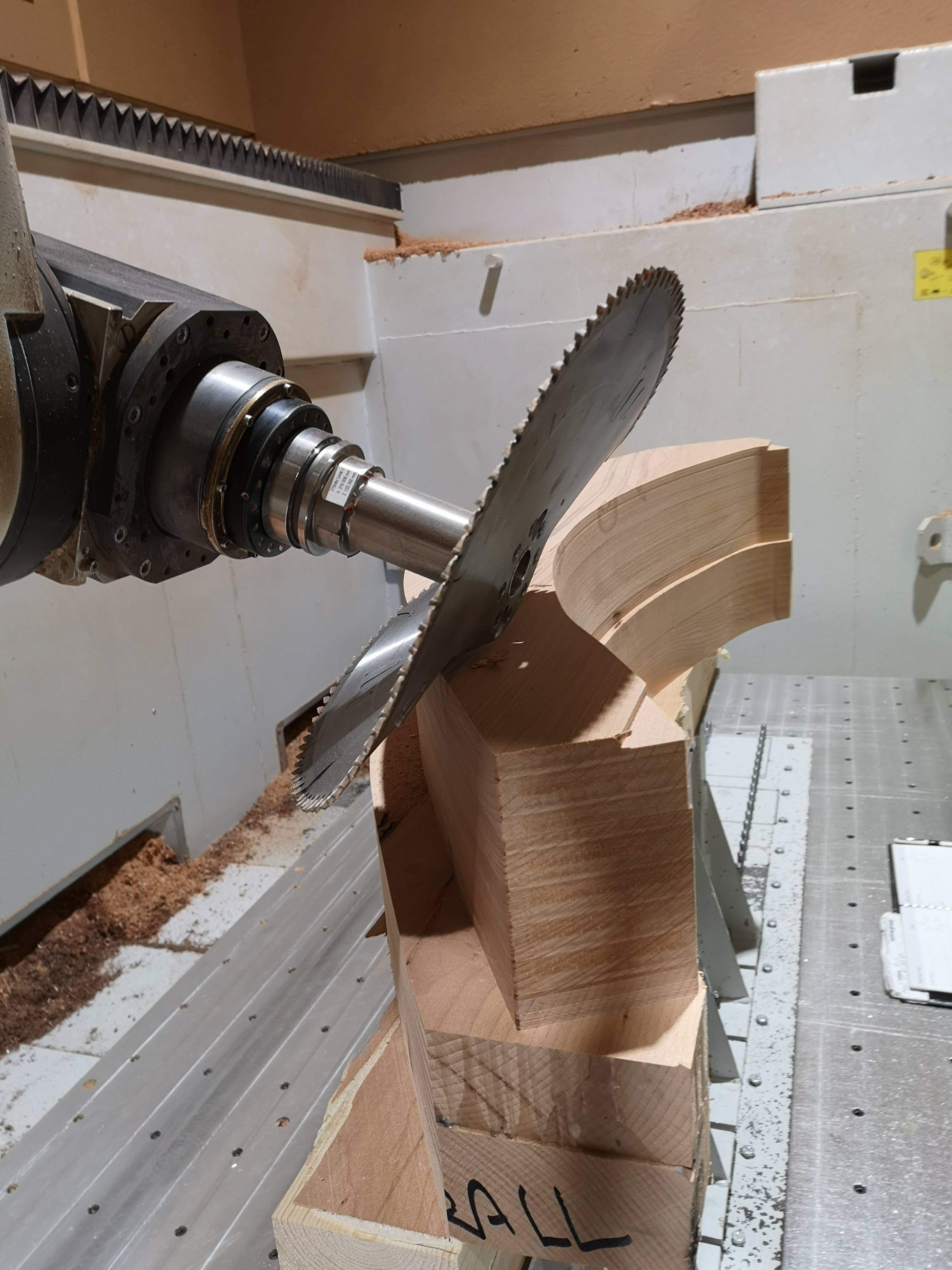 This guy's poor saw | Scrolller