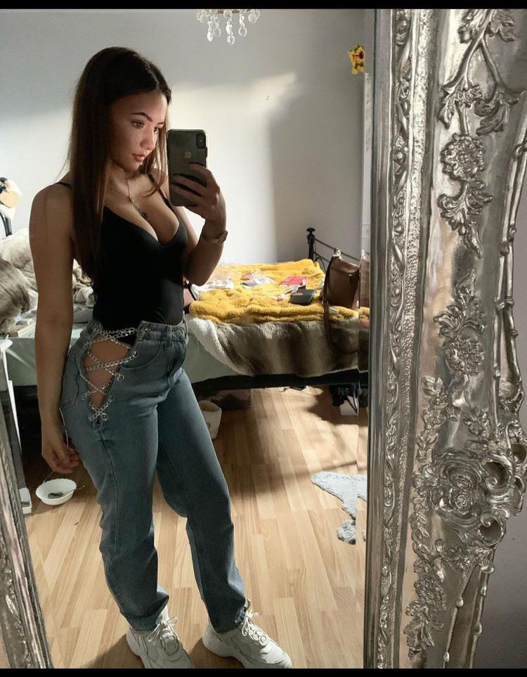 This Irish hottie just got to 10K followers | Scrolller