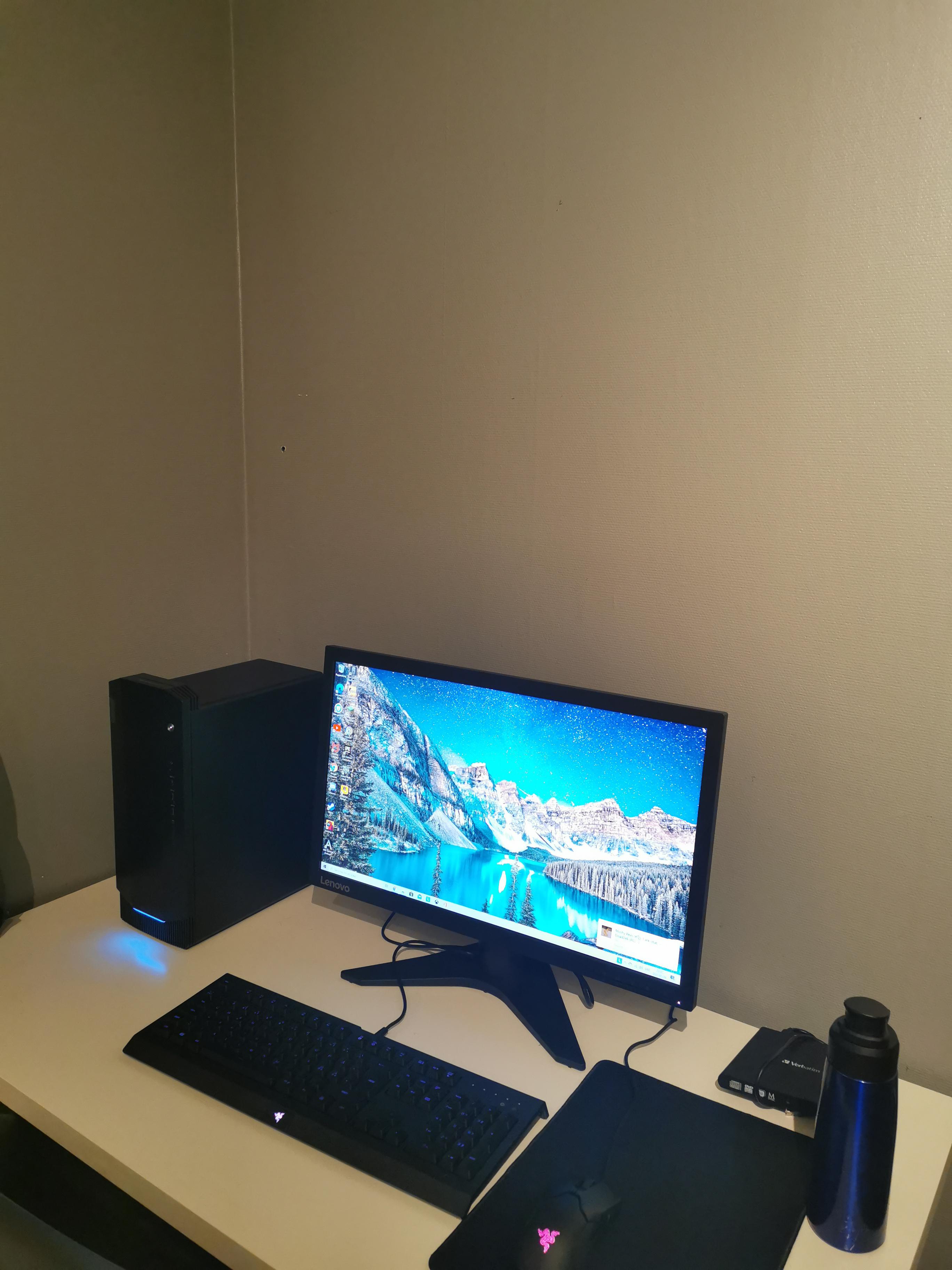 This is my minimalistic battle station. | Scrolller