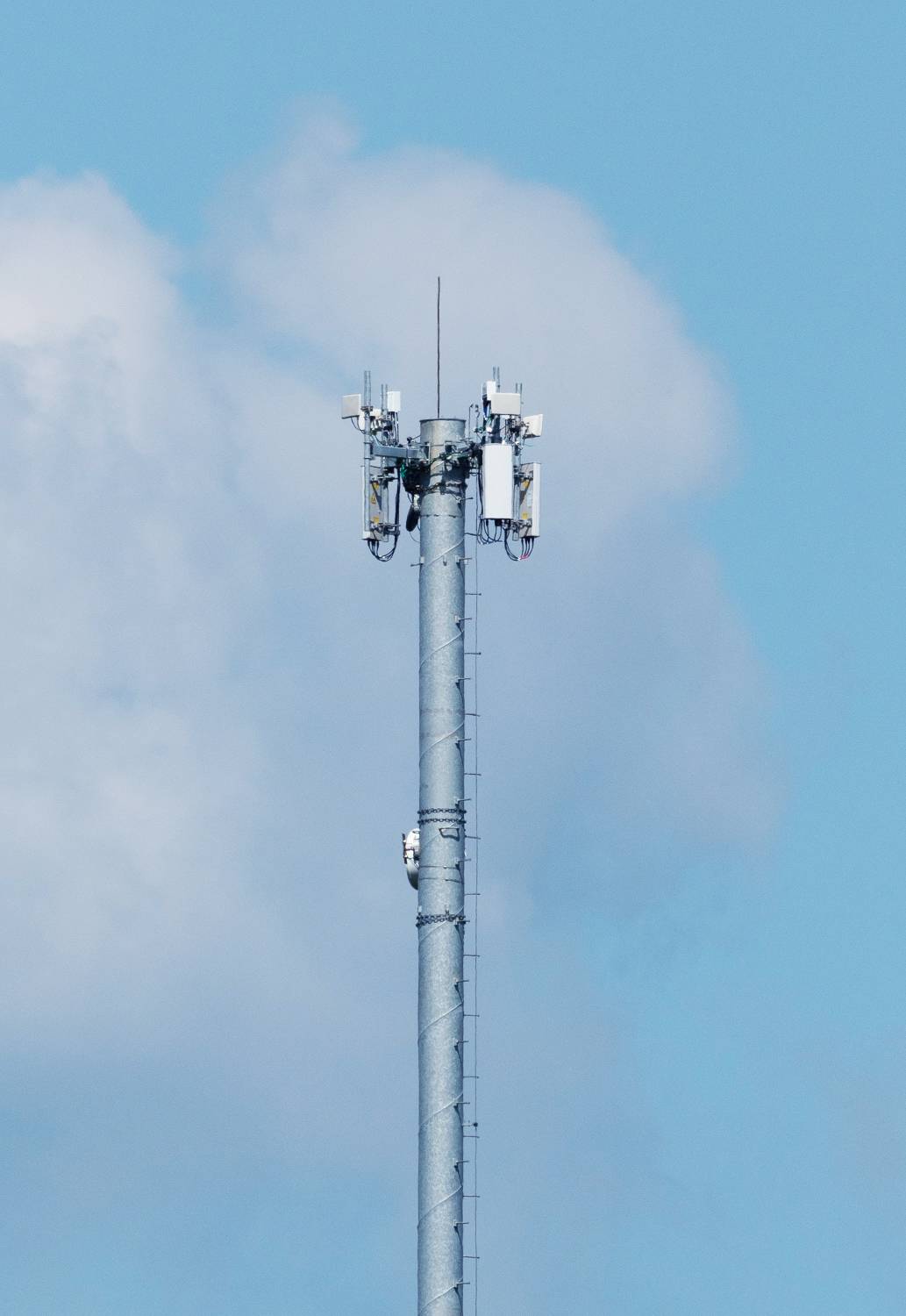 This is the same Windstream tower I posted awhile back. Y'all ID the Radwins at the top, now ...
