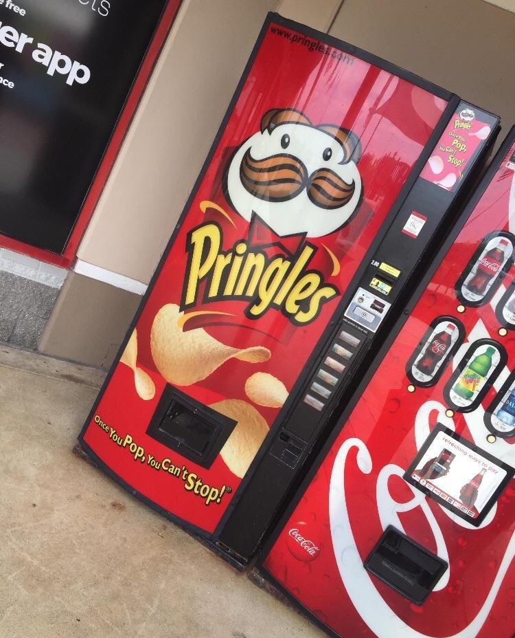 This Pringles vending machine | Scrolller