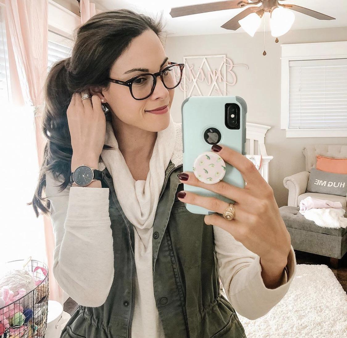 This woman needs more attention | Scrolller This woman needs more attention | Scrolller