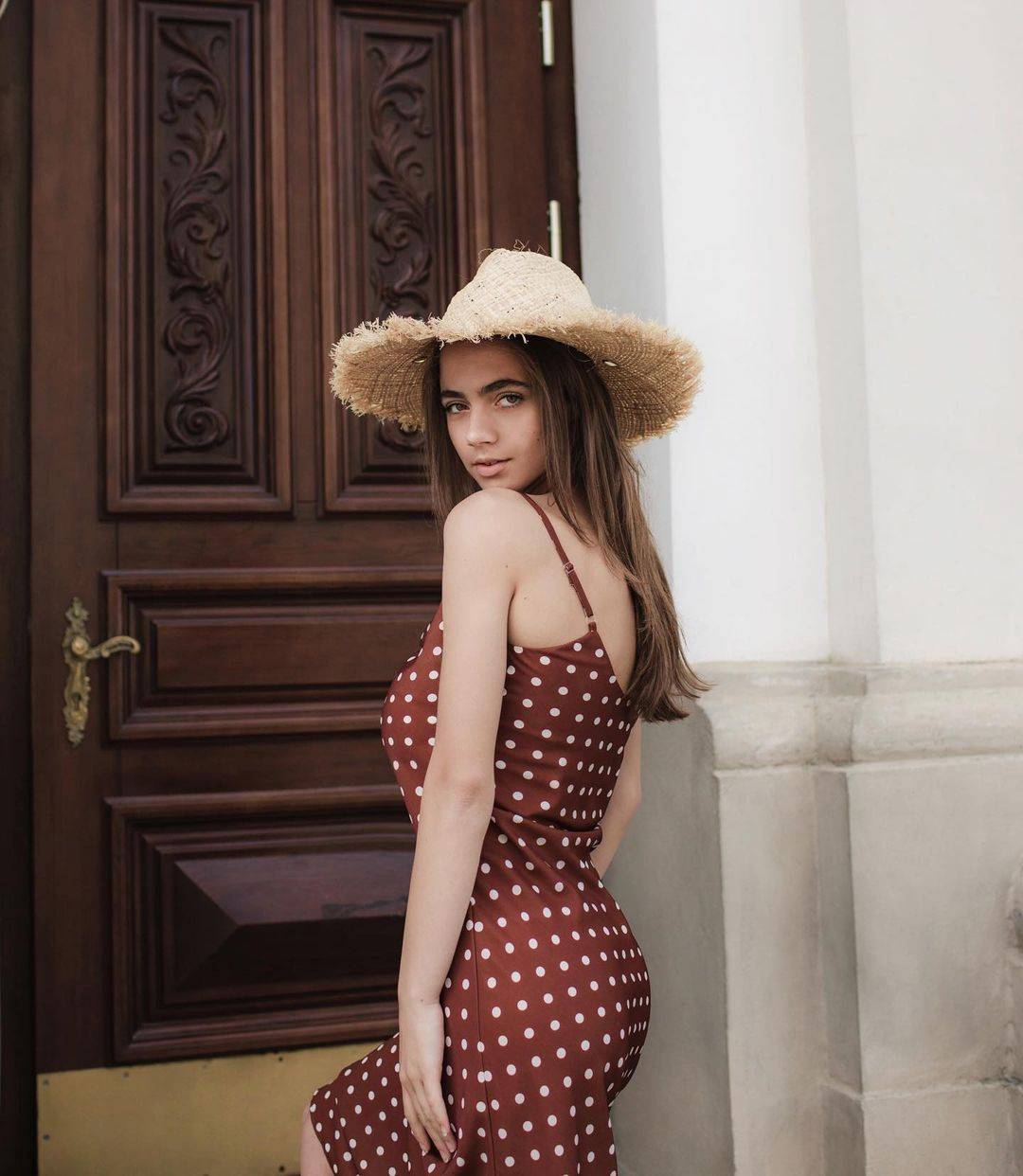 Those Curves | Scrolller