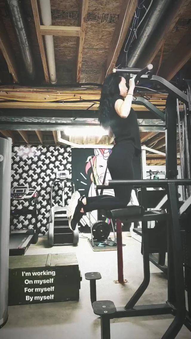 Those curves | Scrolller