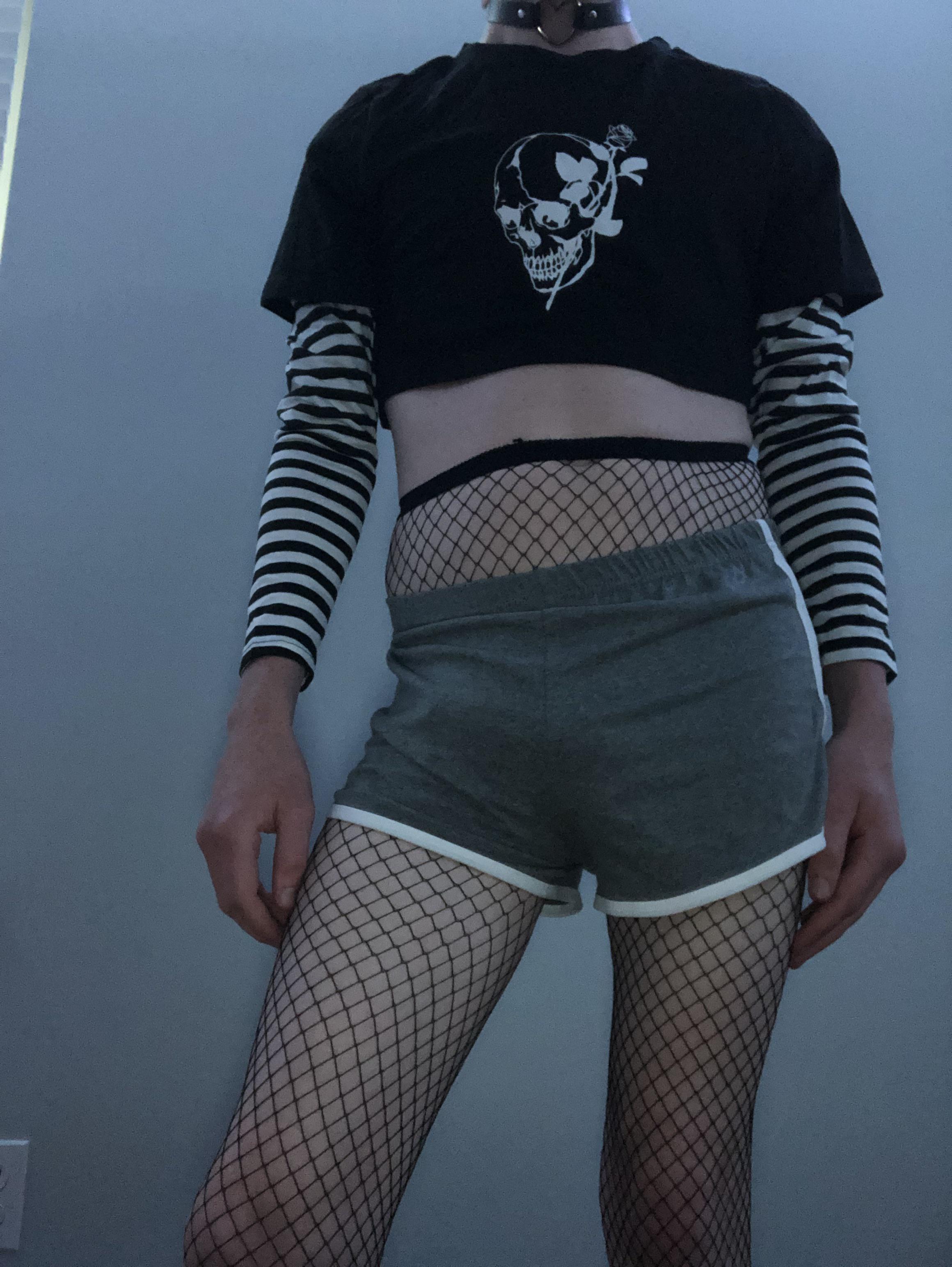 Thought I’d try a kinda goth femboy look, how’d I do? | Scrolller