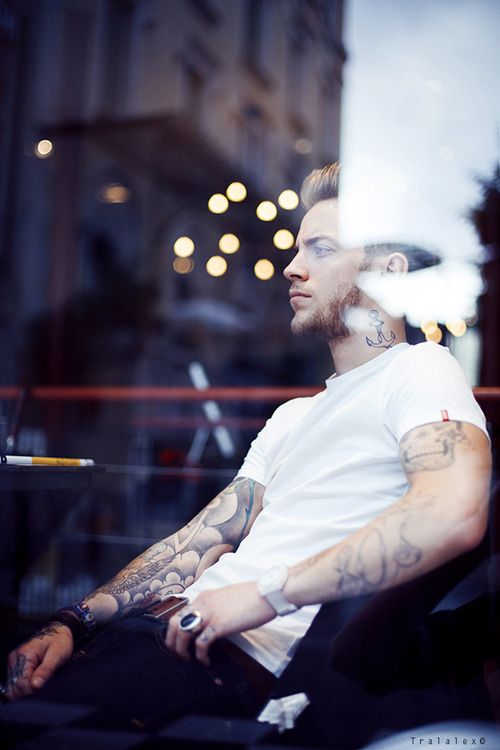 Through the window | Scrolller