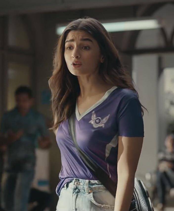 Tight Boobs Of Alia Bhatt Scrolller