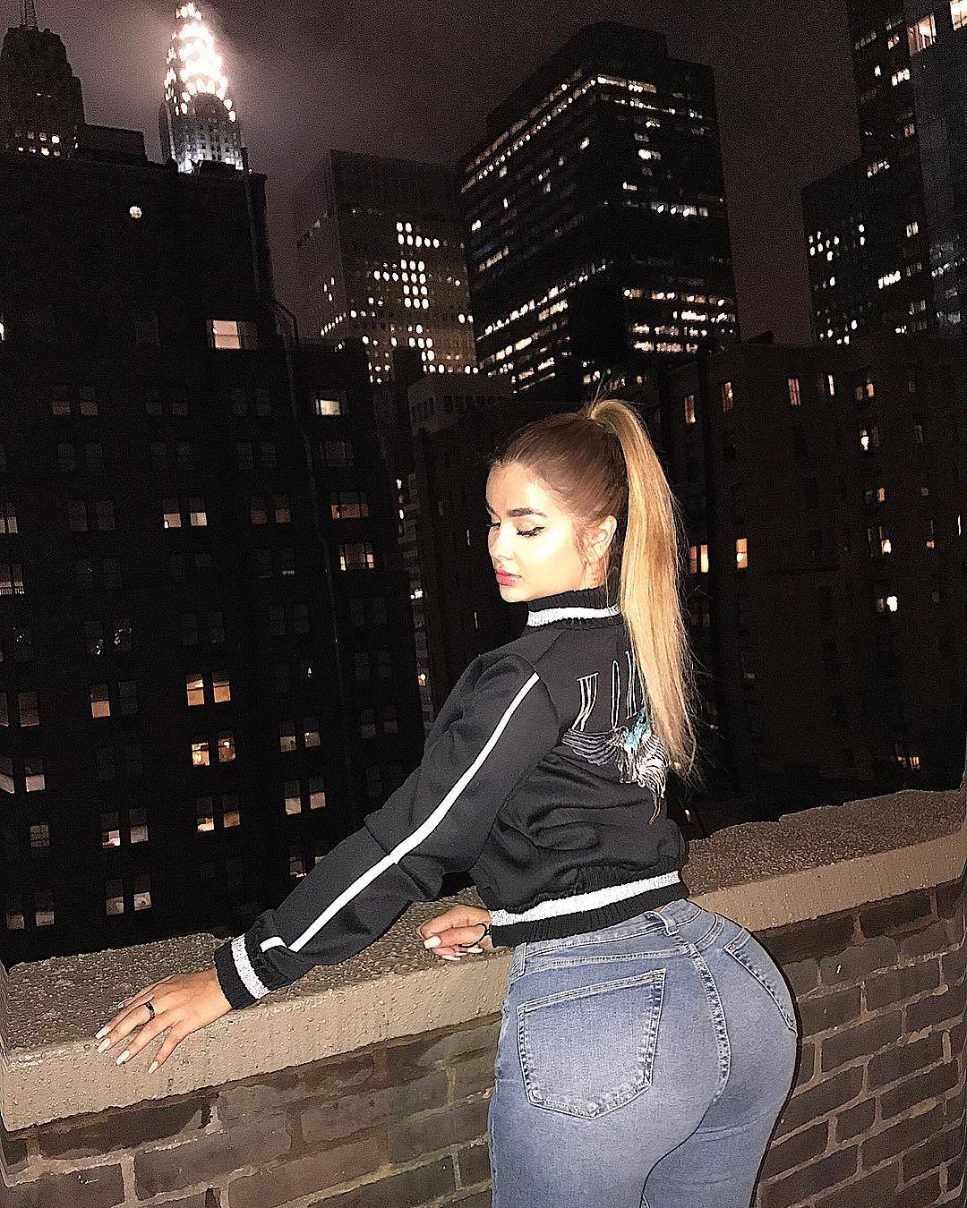 Tight jeans | Scrolller