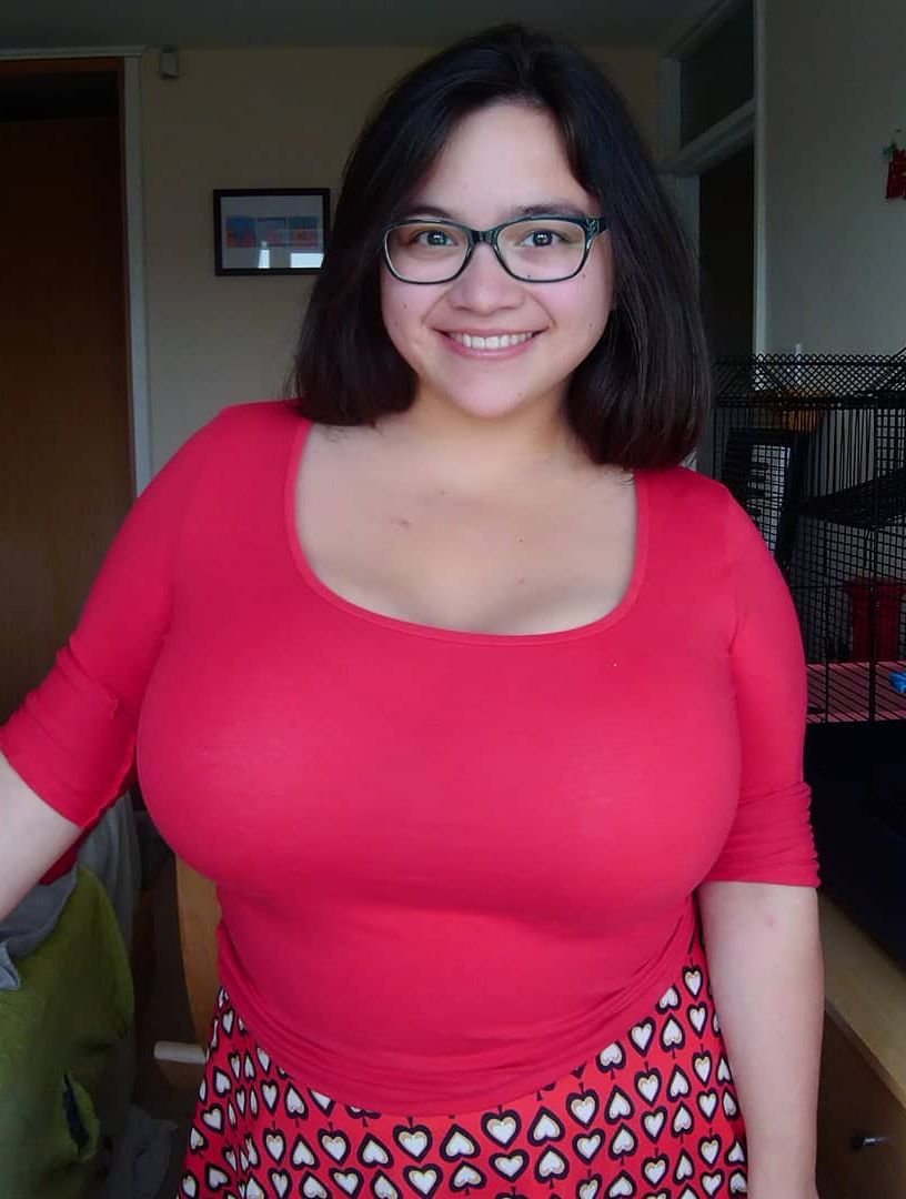 Tight Red Shirt | Scrolller