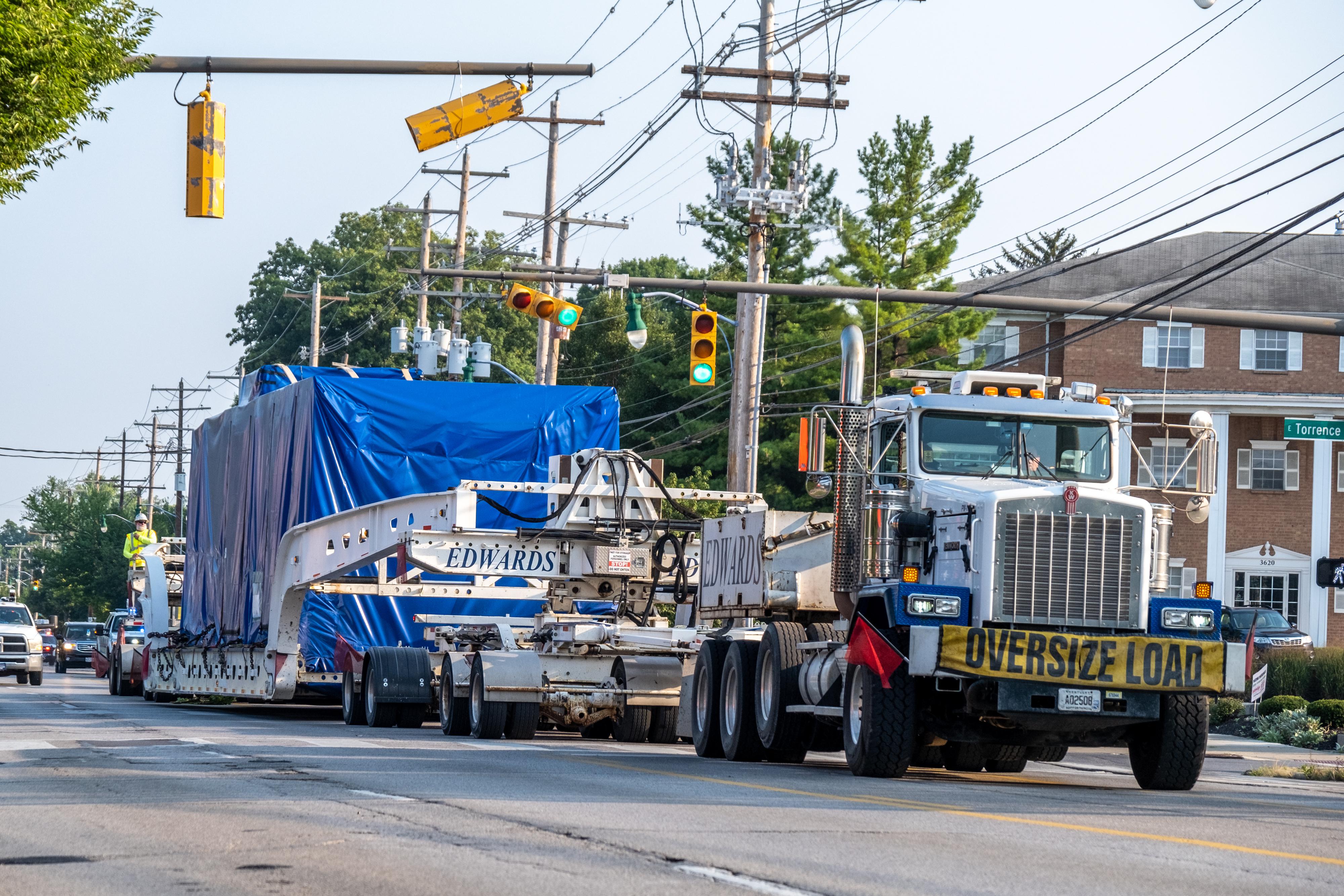 tight squeeze | Scrolller