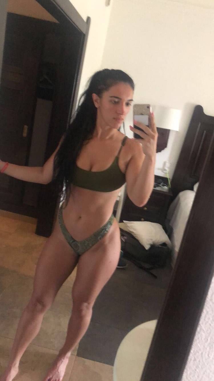 Tight, Toned and Makeup Free | Scrolller