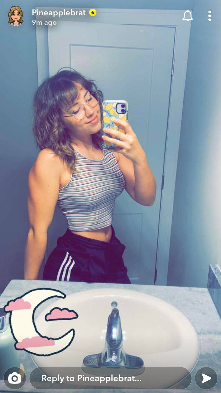 Tight top selfie | Scrolller