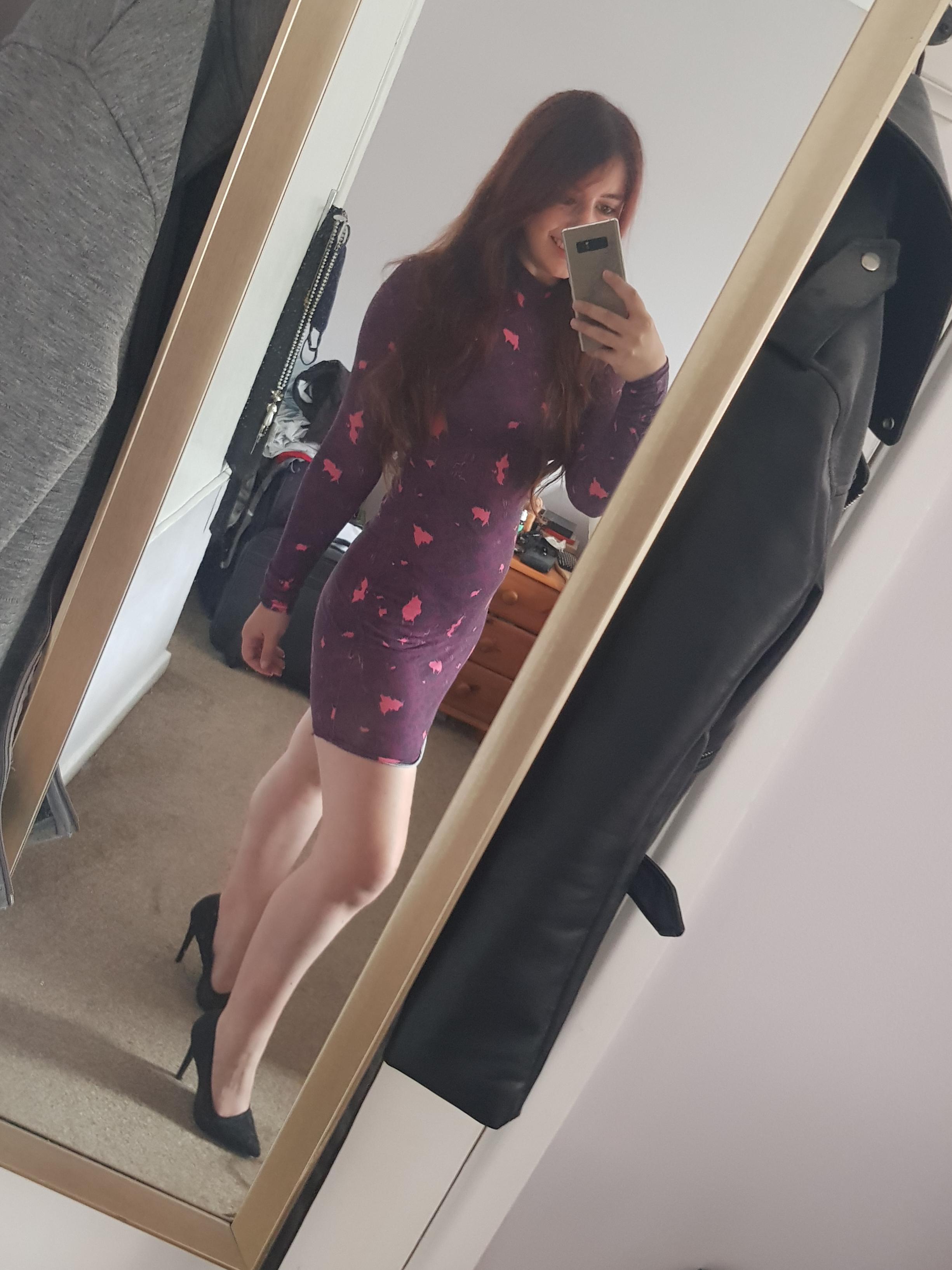 Time for a poor quality mirror selfie | Scrolller