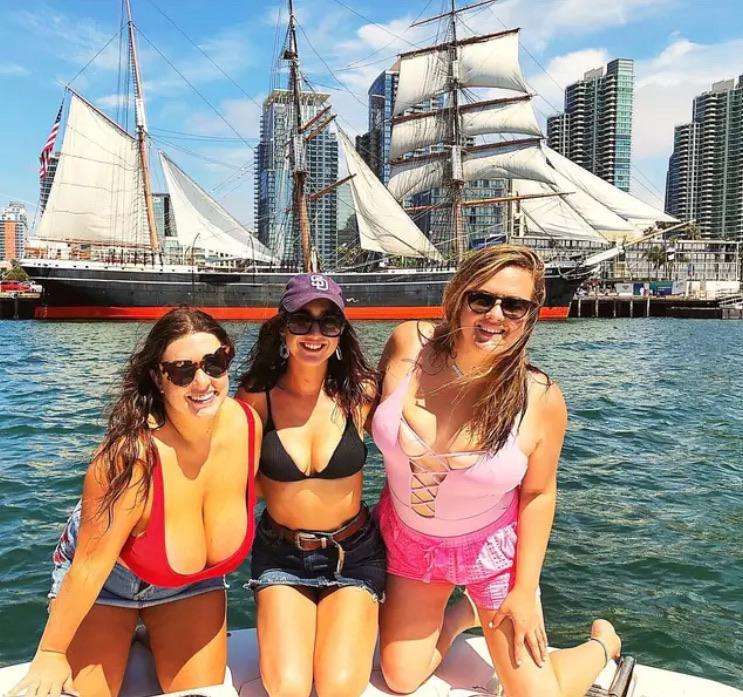 Tinder profile pic | Scrolller