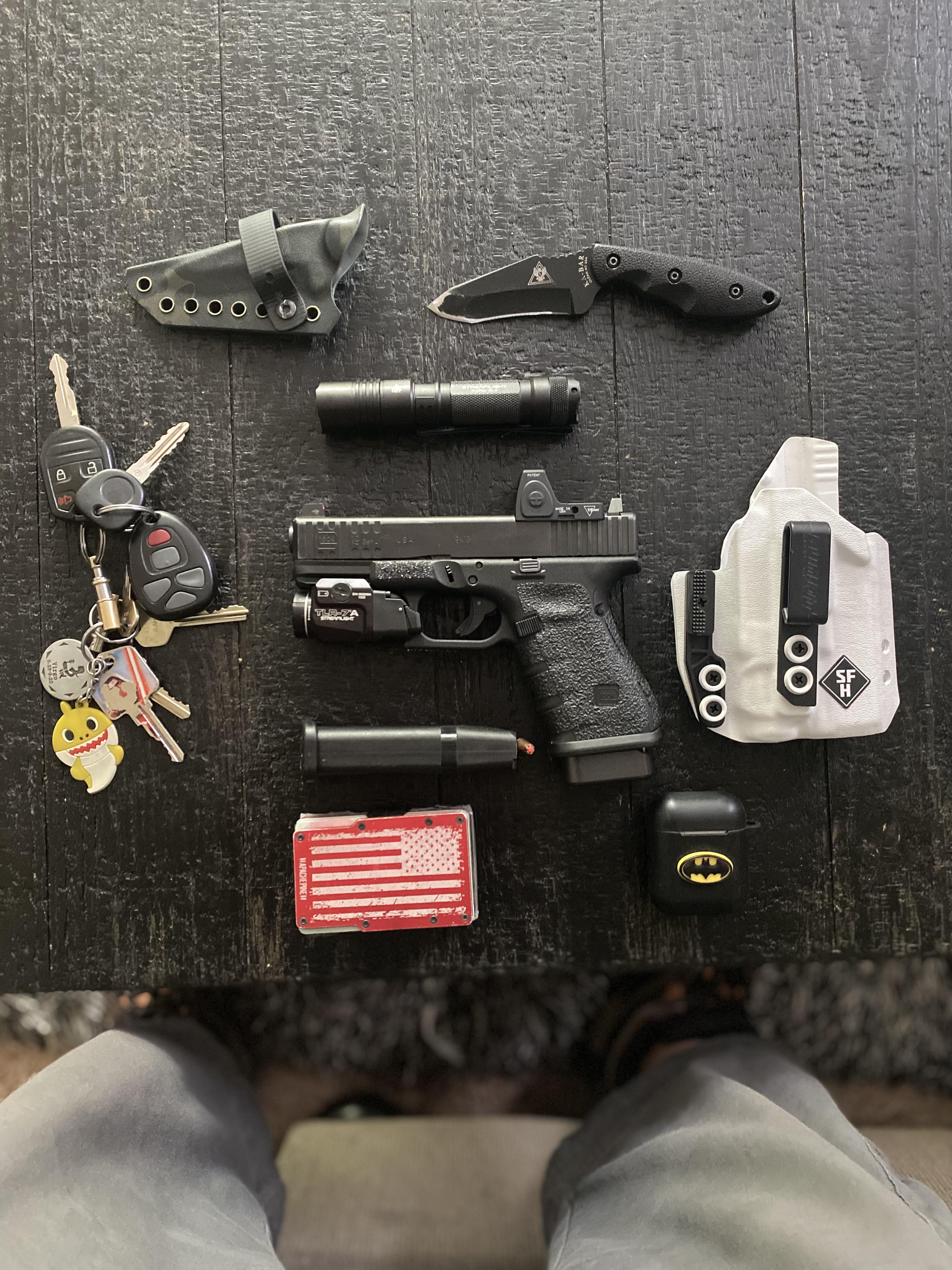 Today’s EDC Pocket Dump | Scrolller