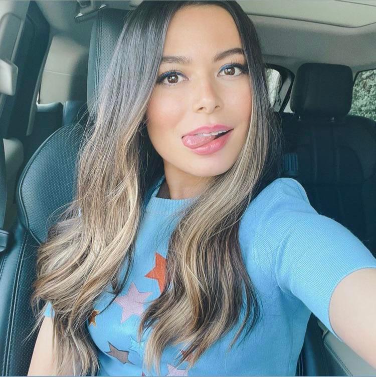 Tongue Out Scrolller