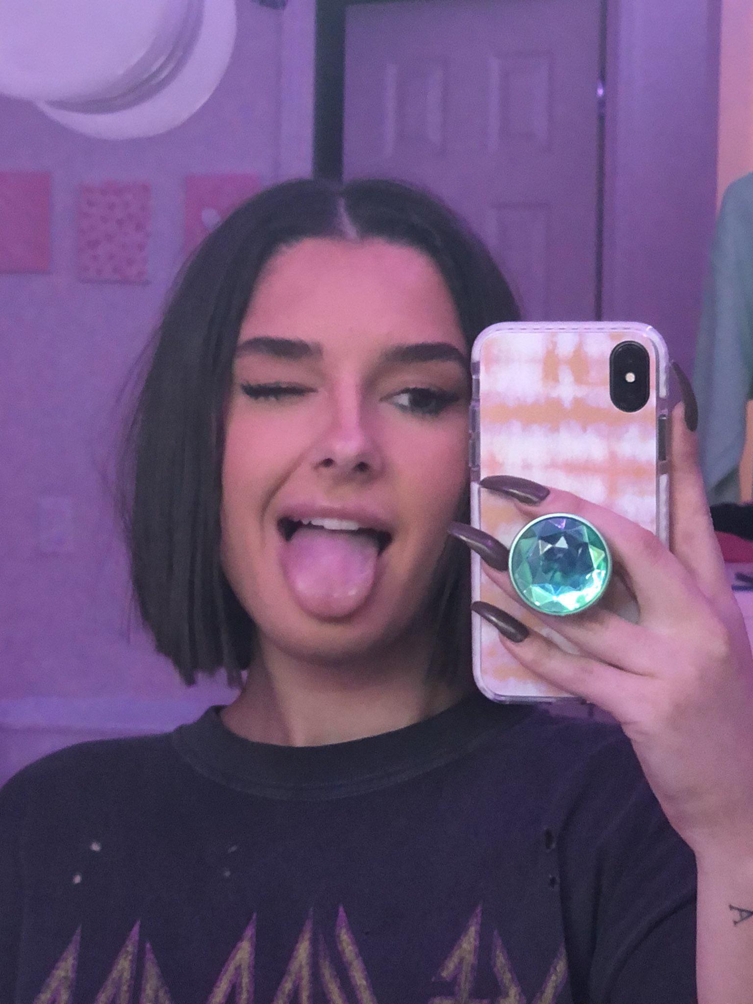 Tongue Out 👅 Scrolller 6013