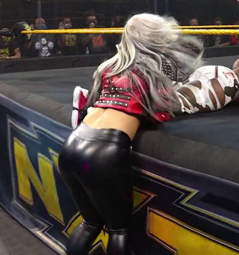 Toni Storm | Scrolller