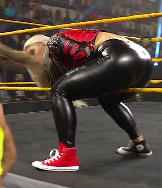 Toni Storm | Scrolller