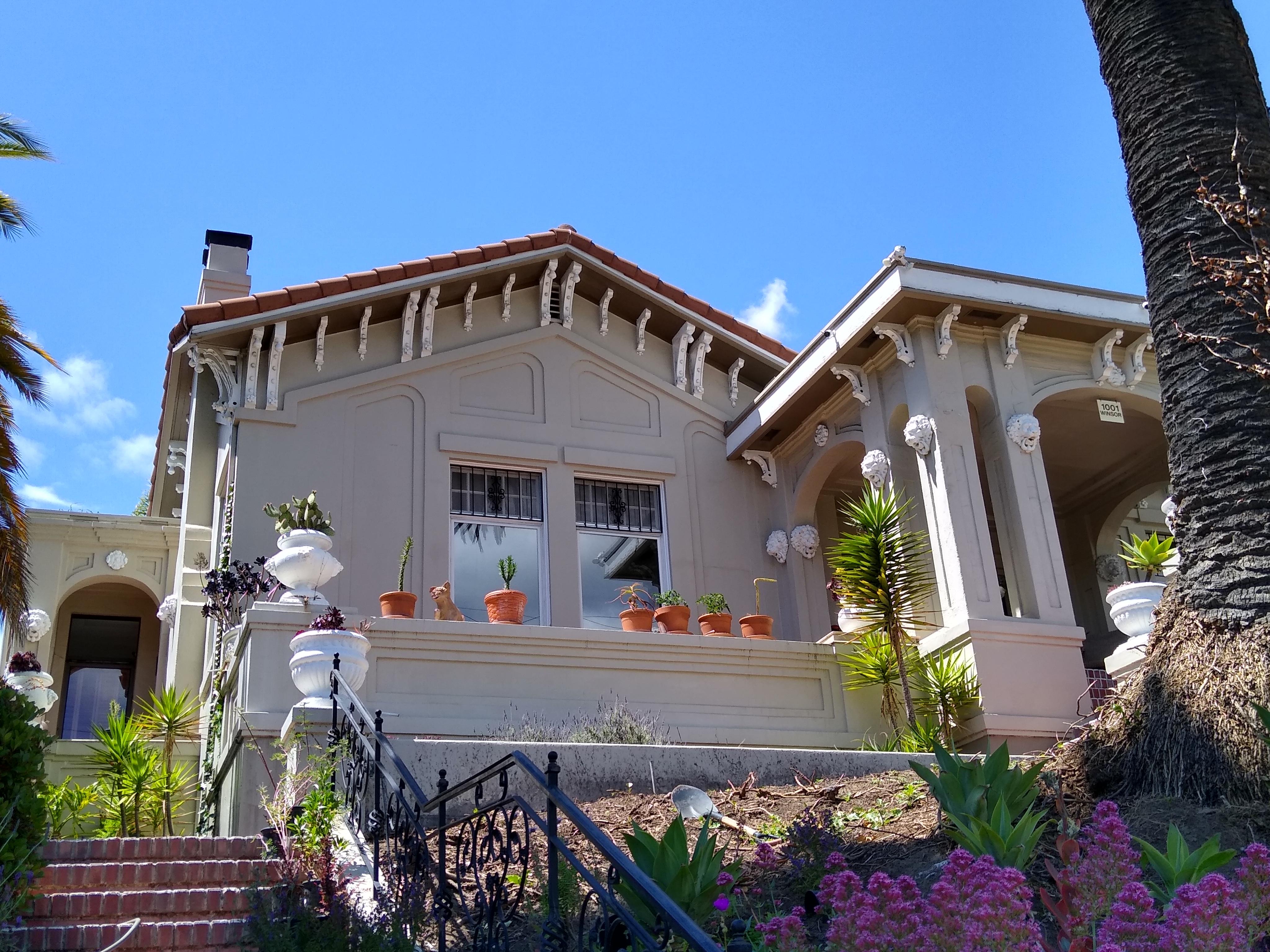 Too many arches | Scrolller