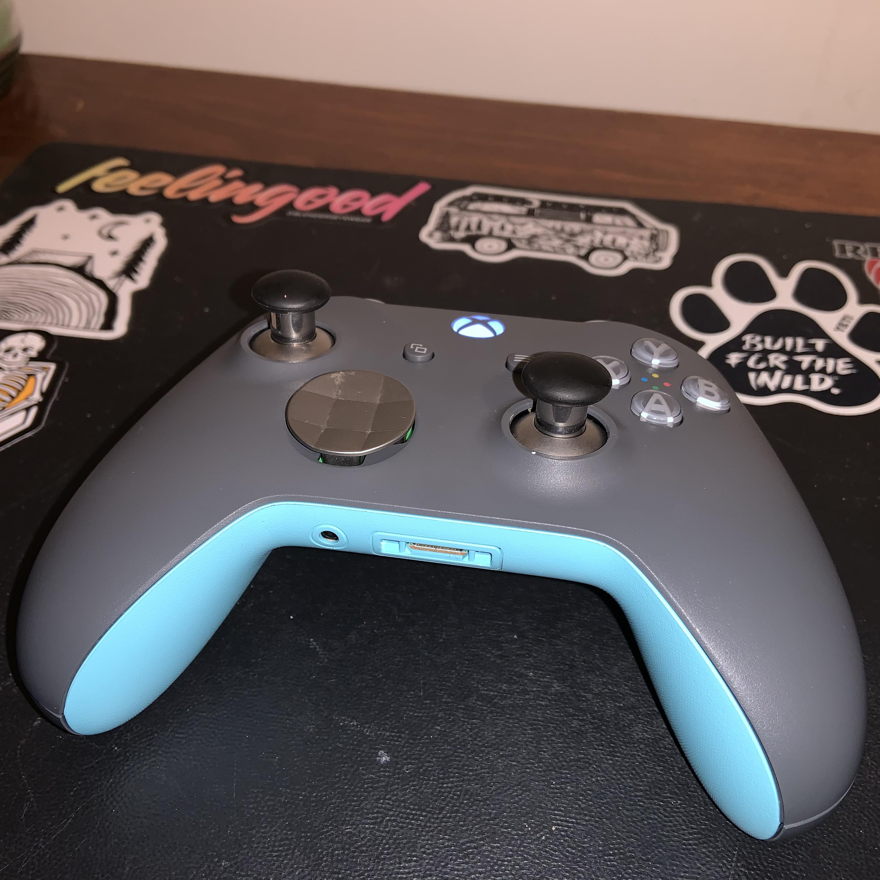 Took a broken elite controller and swapped the dpad and the joysticks to a normal controller ...