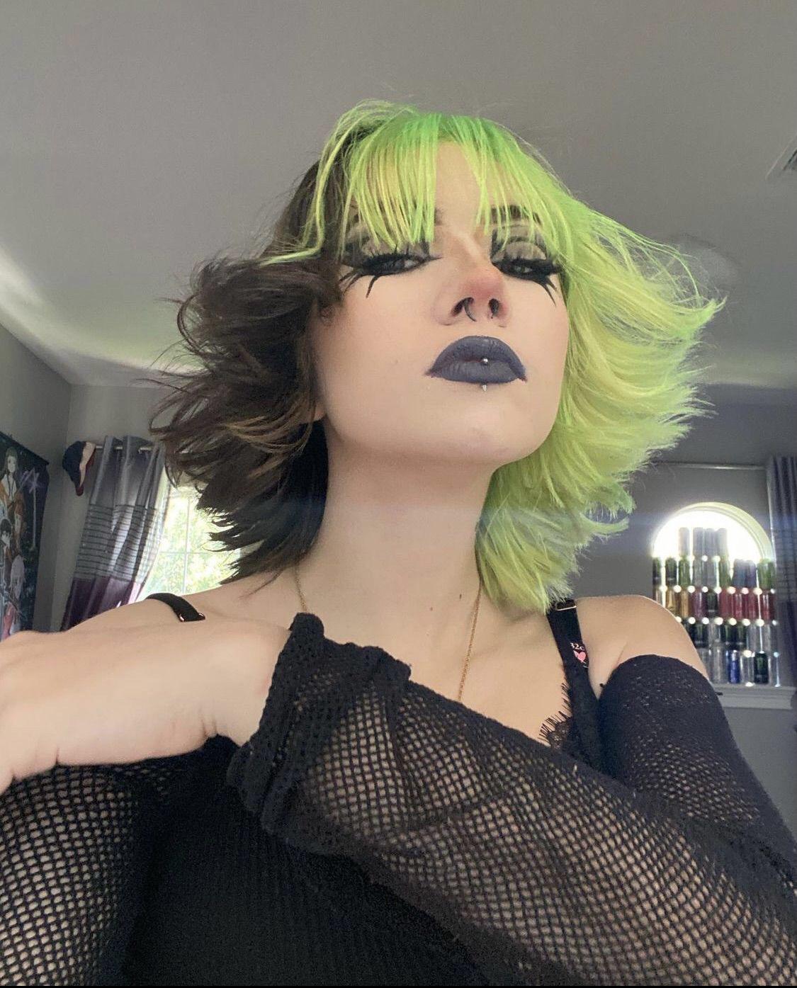 Took another pic. Feeling naughty 😈 | Scrolller