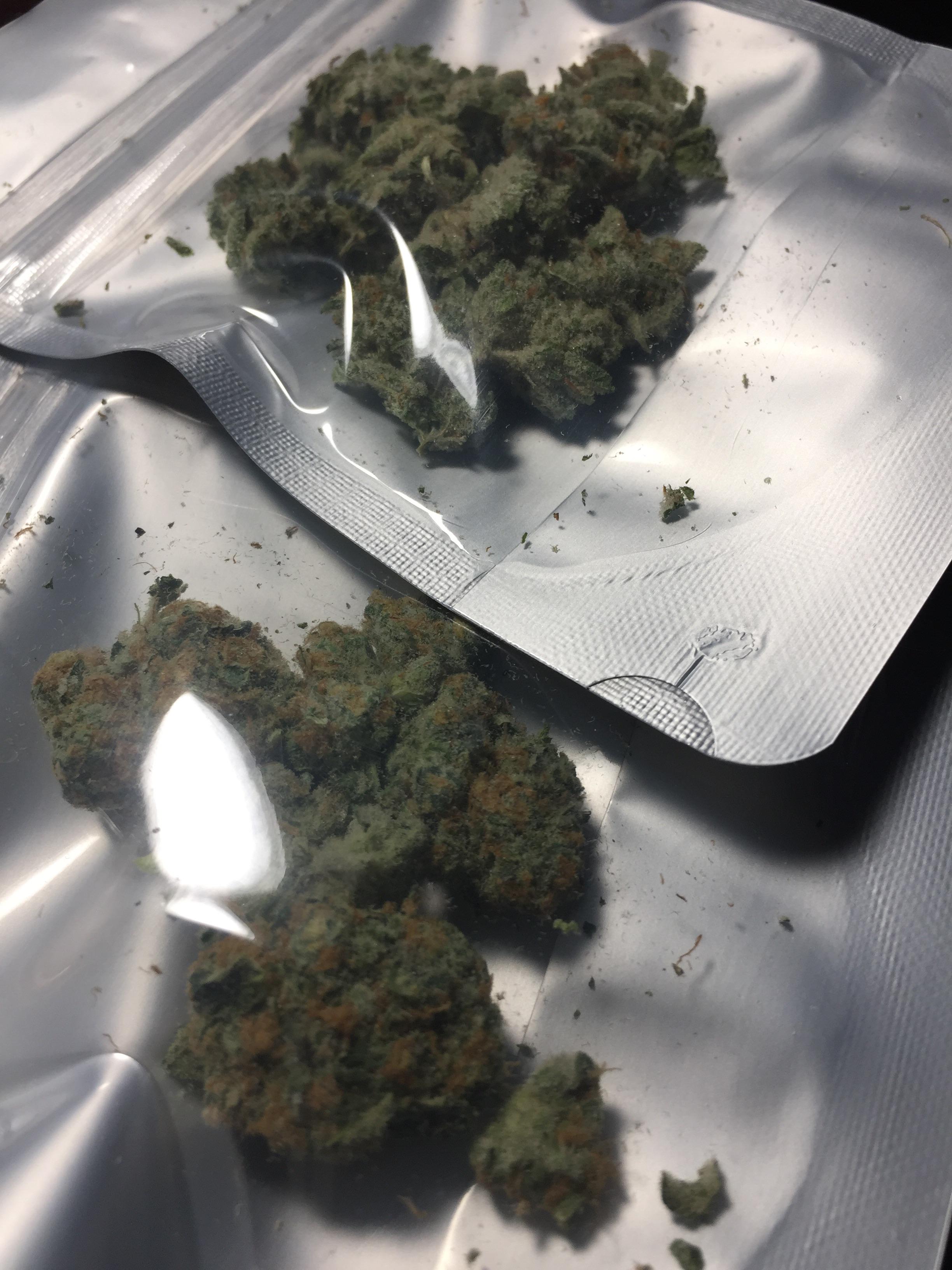 Top - Pre ‘98 Bubba/Bottom - Blue Dream | Scrolller