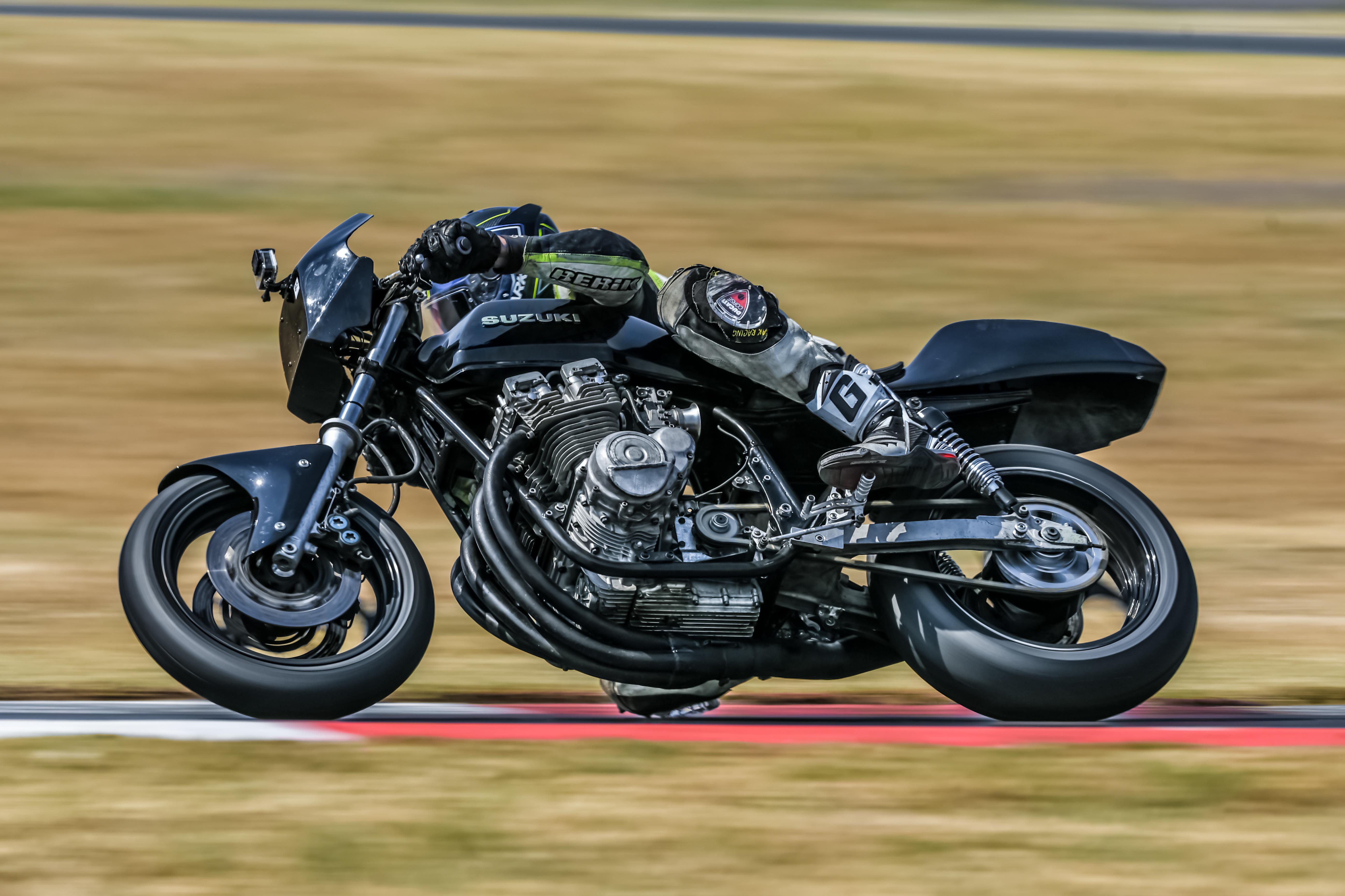 Track day on the classic GSX1100 | Scrolller