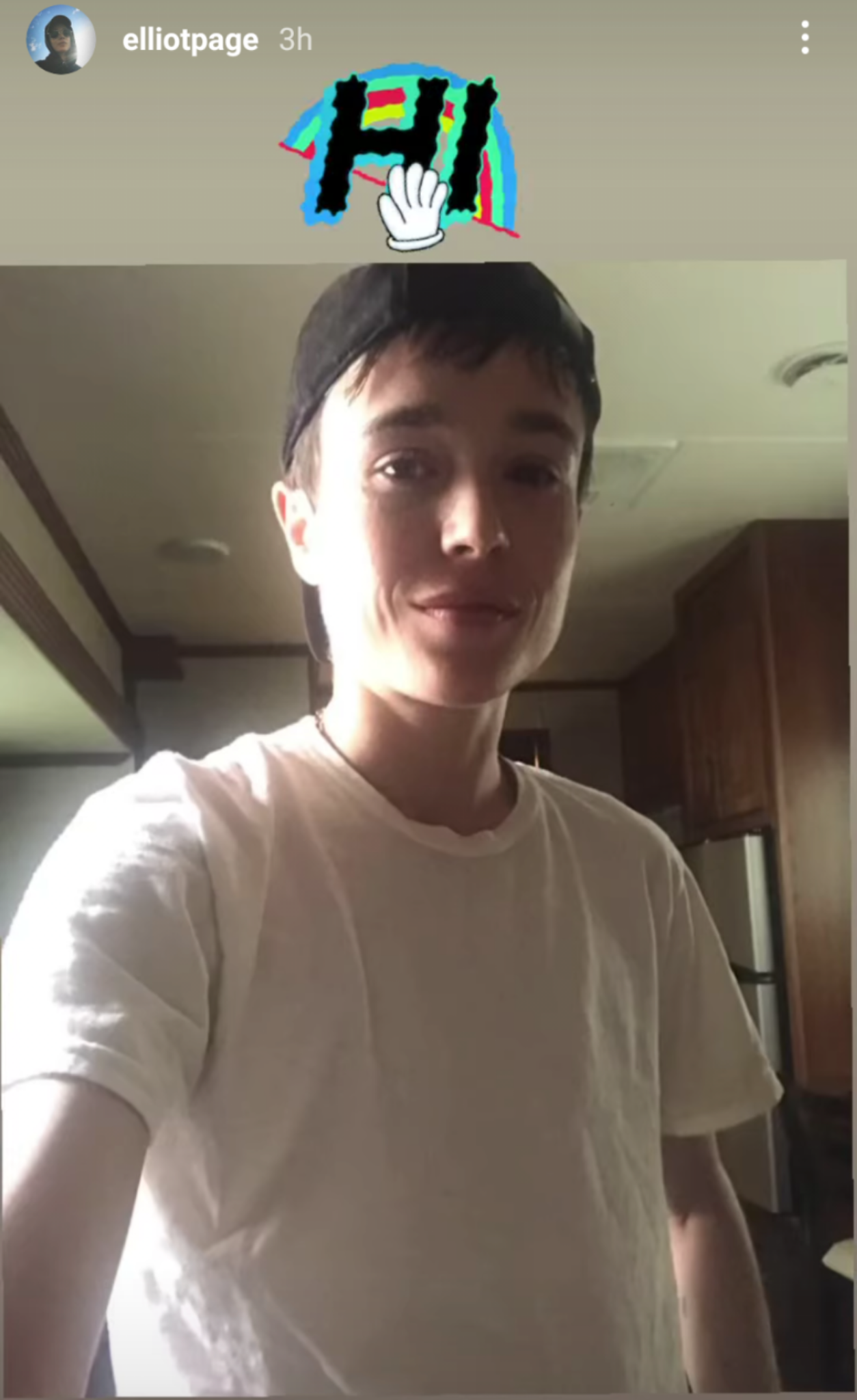 Treating us with another selfie! | Scrolller