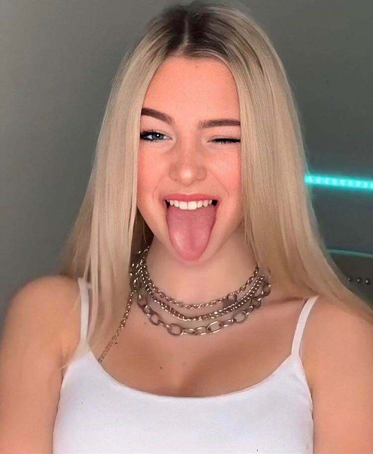 Trib my cute bestfriend and lets see her reaction! Kik:layt62 | Scrolller