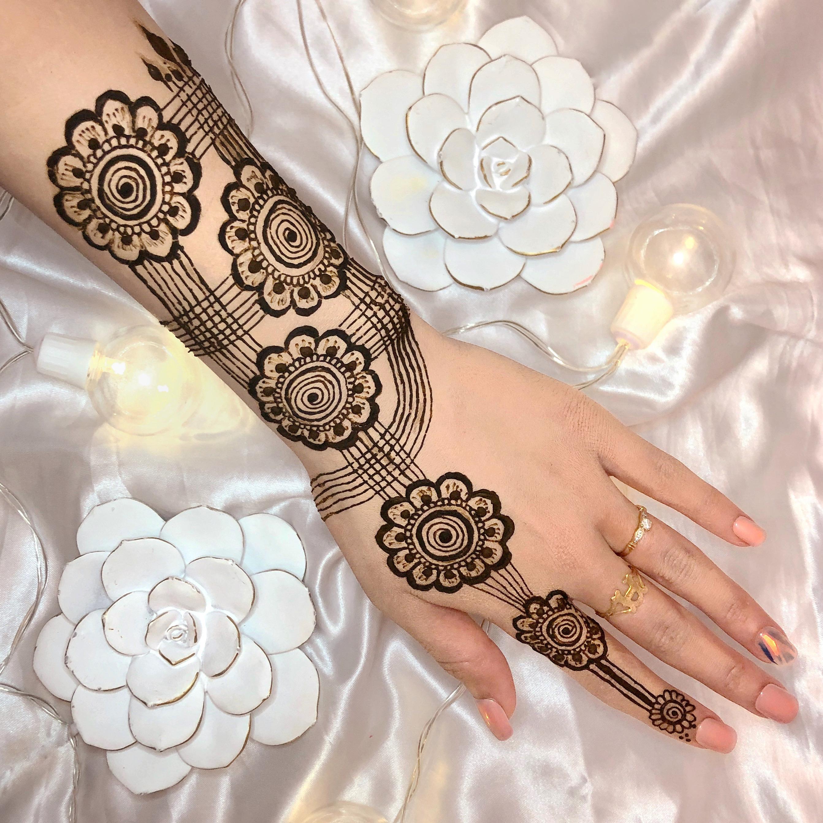 Tried something unique for this henna design | Scrolller