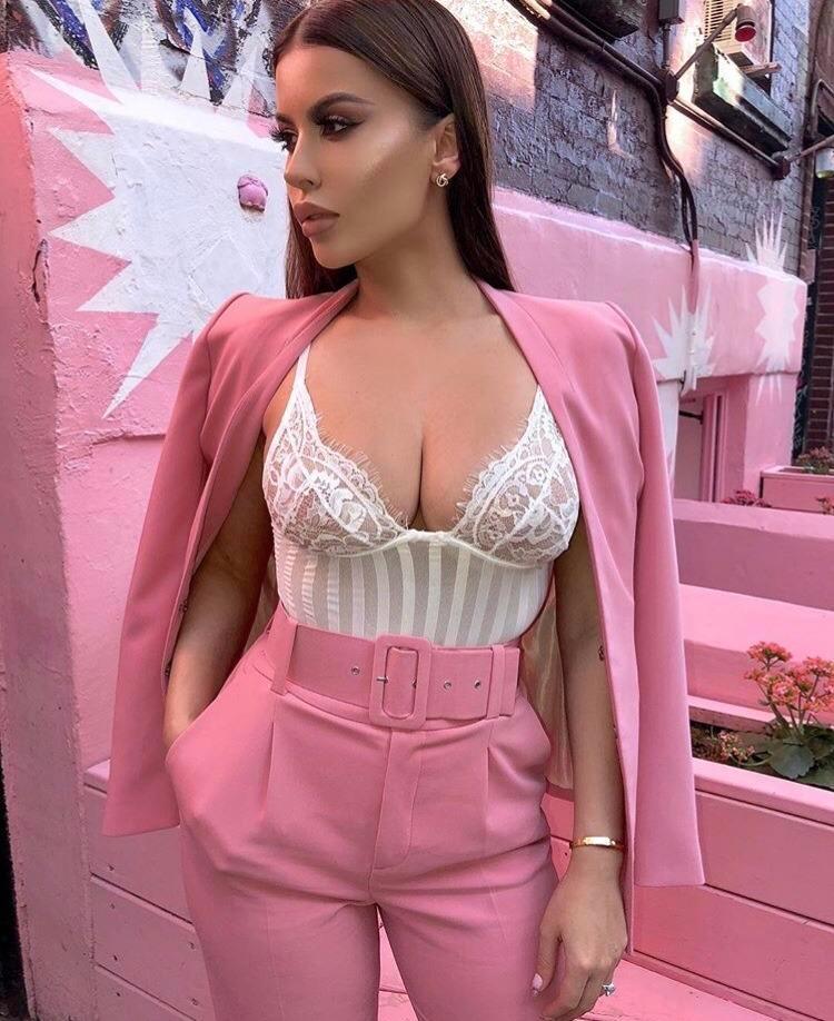 Trophy in pink | Scrolller