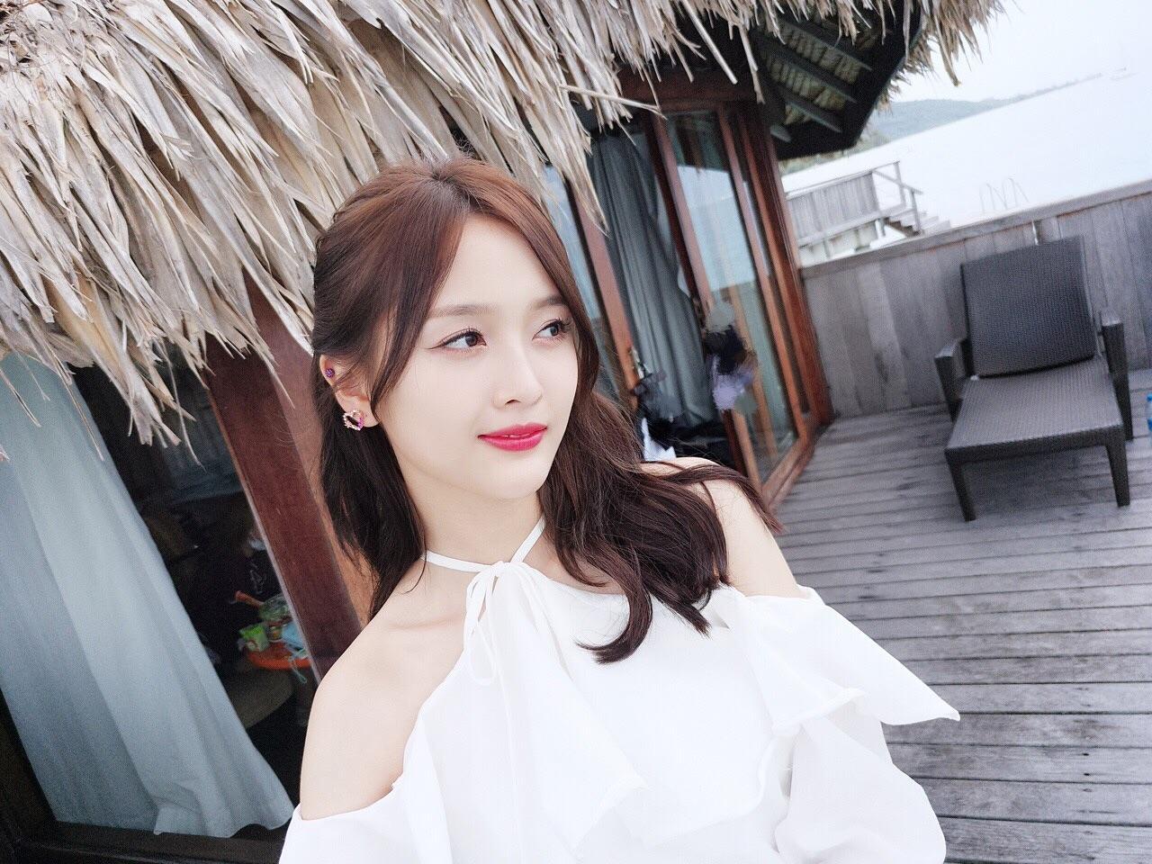 Tropical Yi | Scrolller