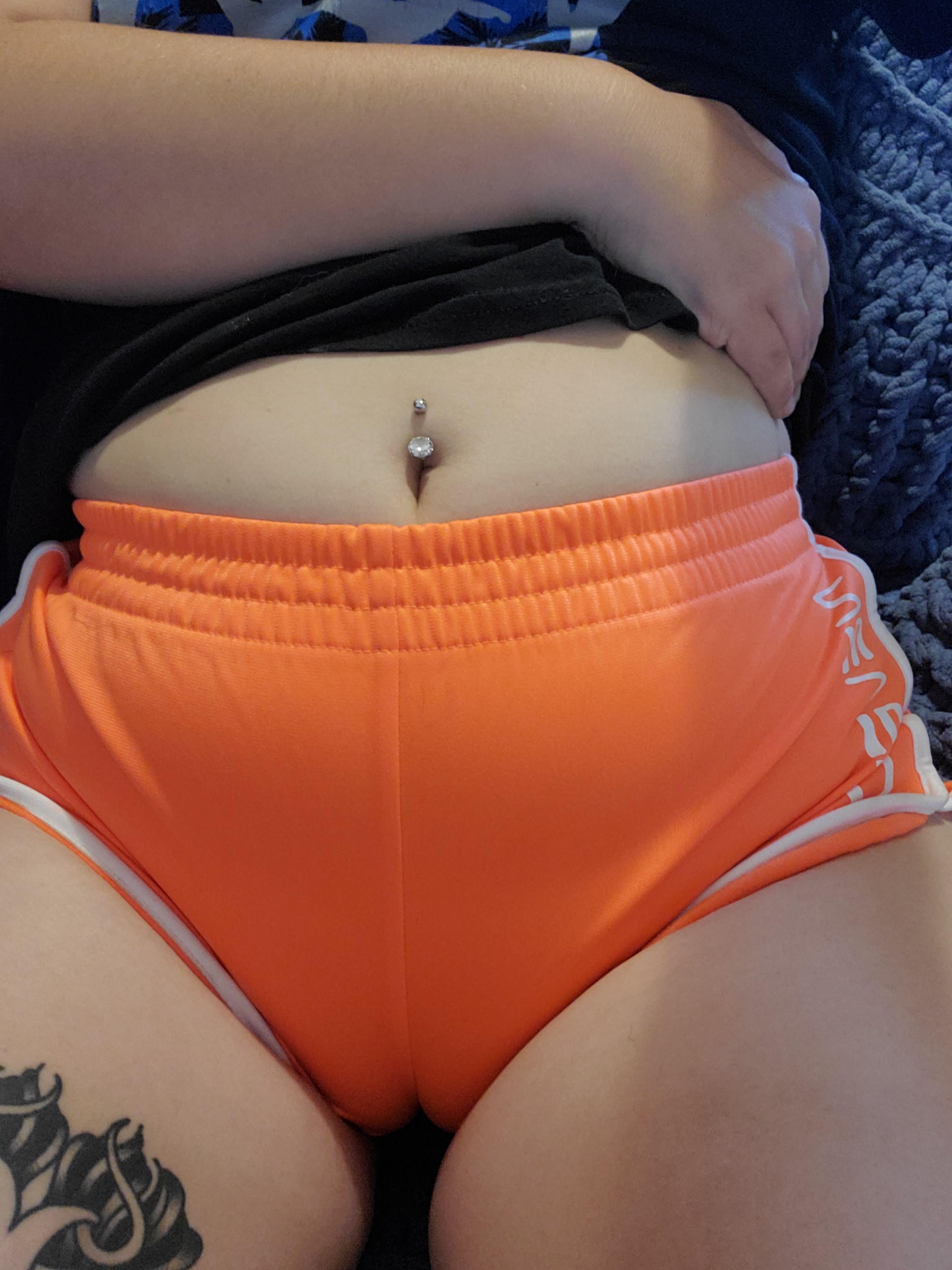 Try to fit in between | Scrolller