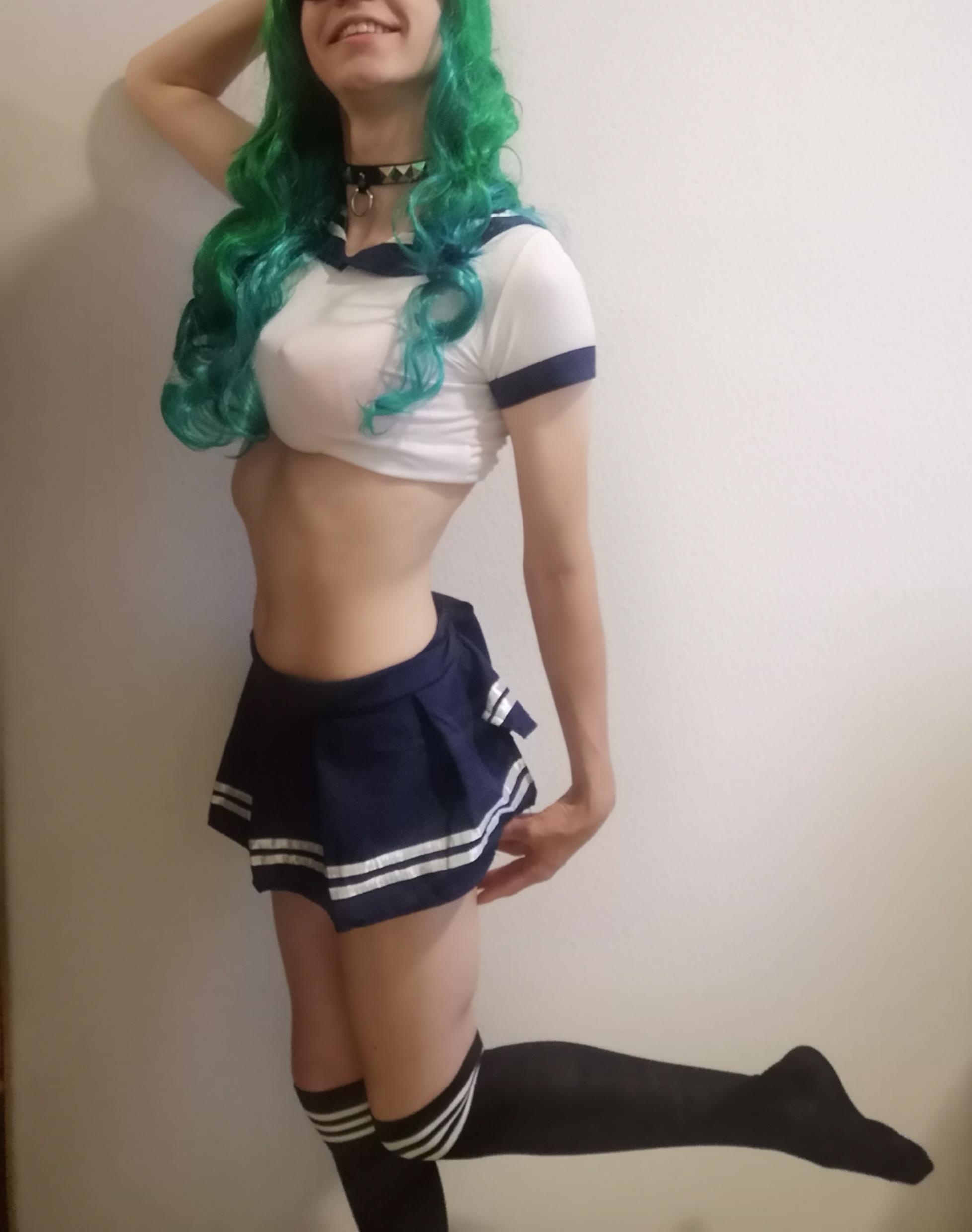 Trying new poses 💙 | Scrolller