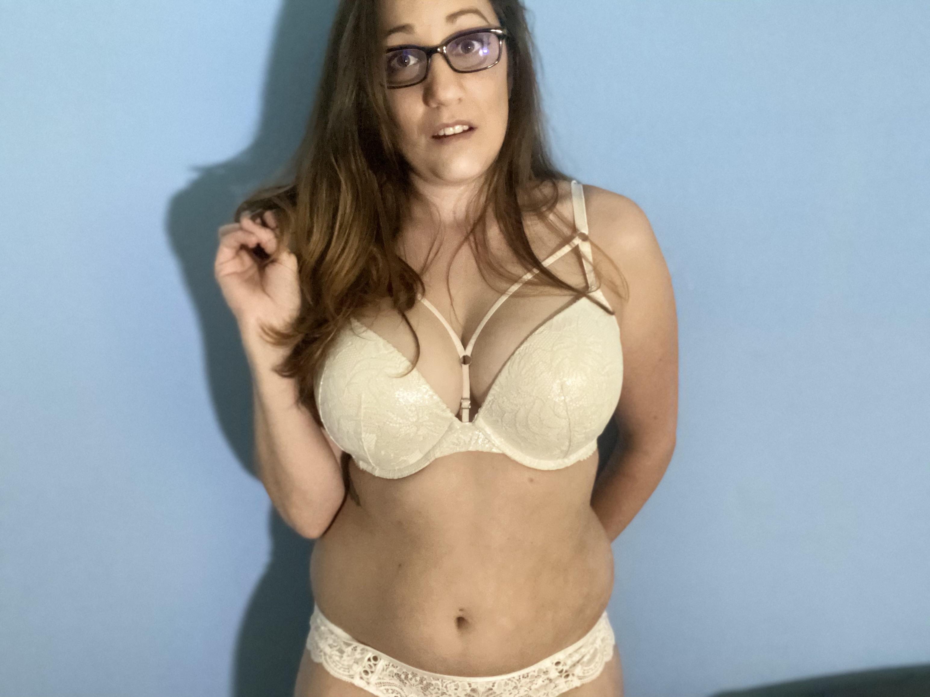 Trying to tame the girls anyway I can, including strapping them in! | Scrolller