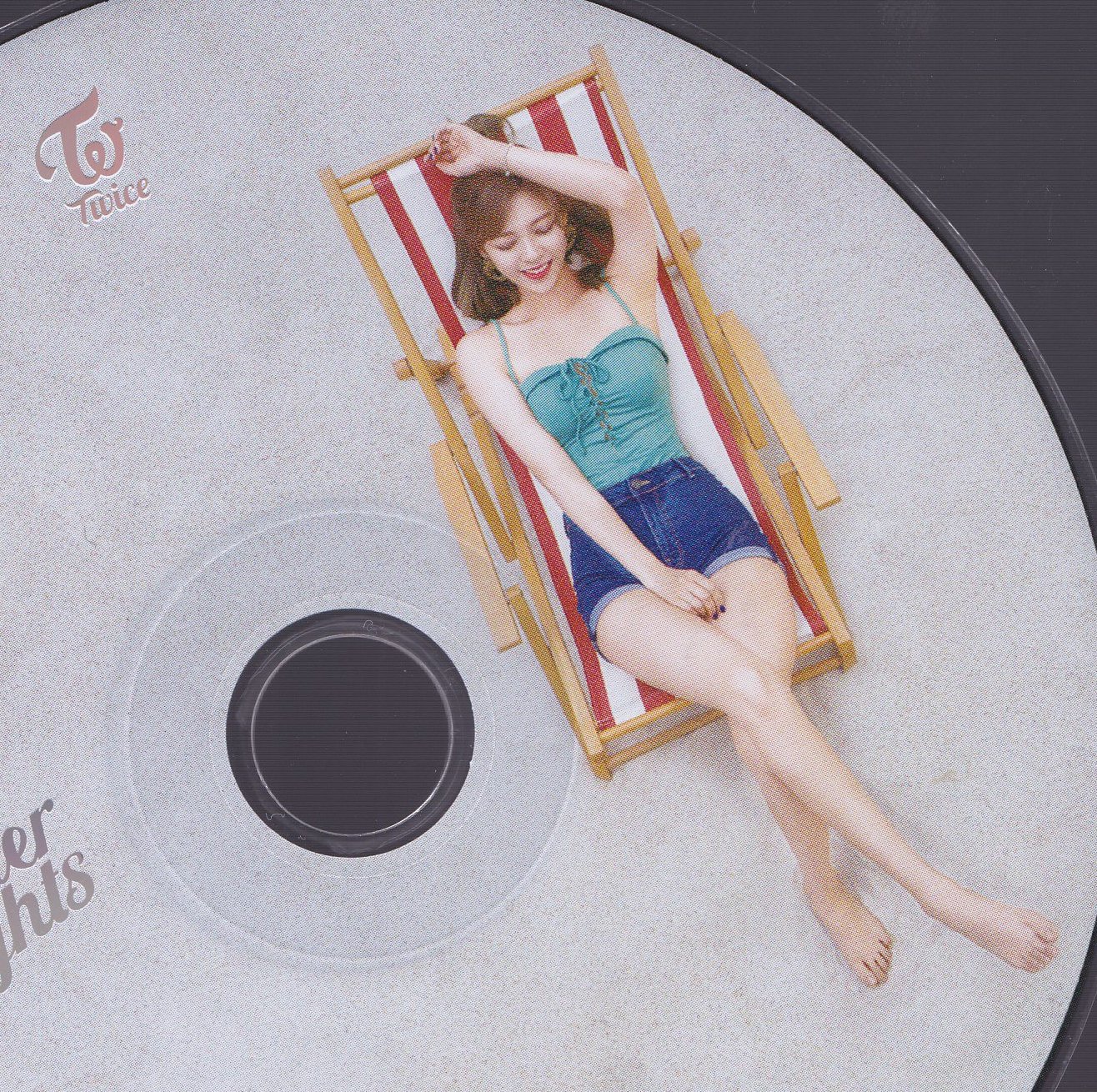 Twice - Jeongyeon | Scrolller