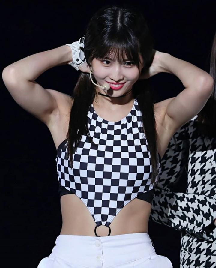 TWICE - MOMO | Scrolller