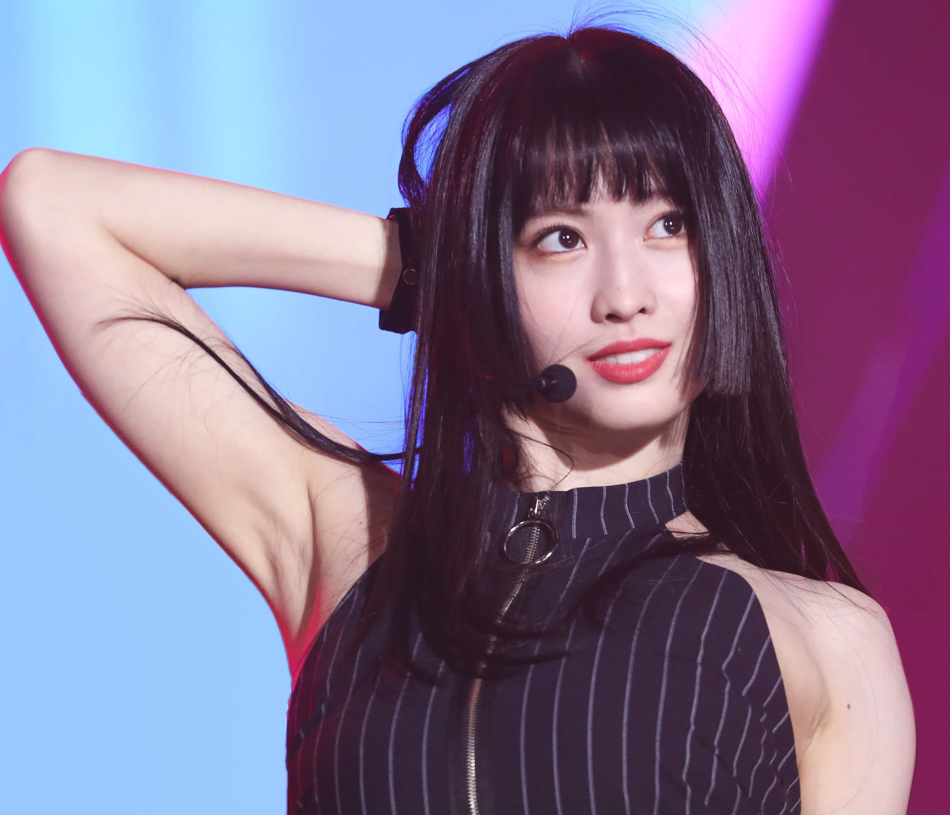 Twice - Momo | Scrolller
