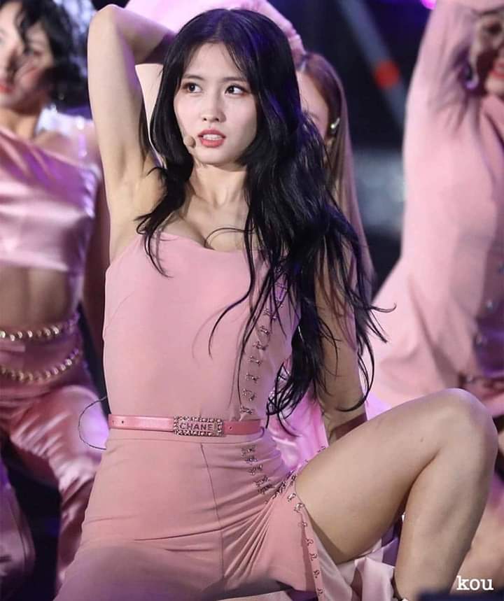 Twice - Momo | Scrolller