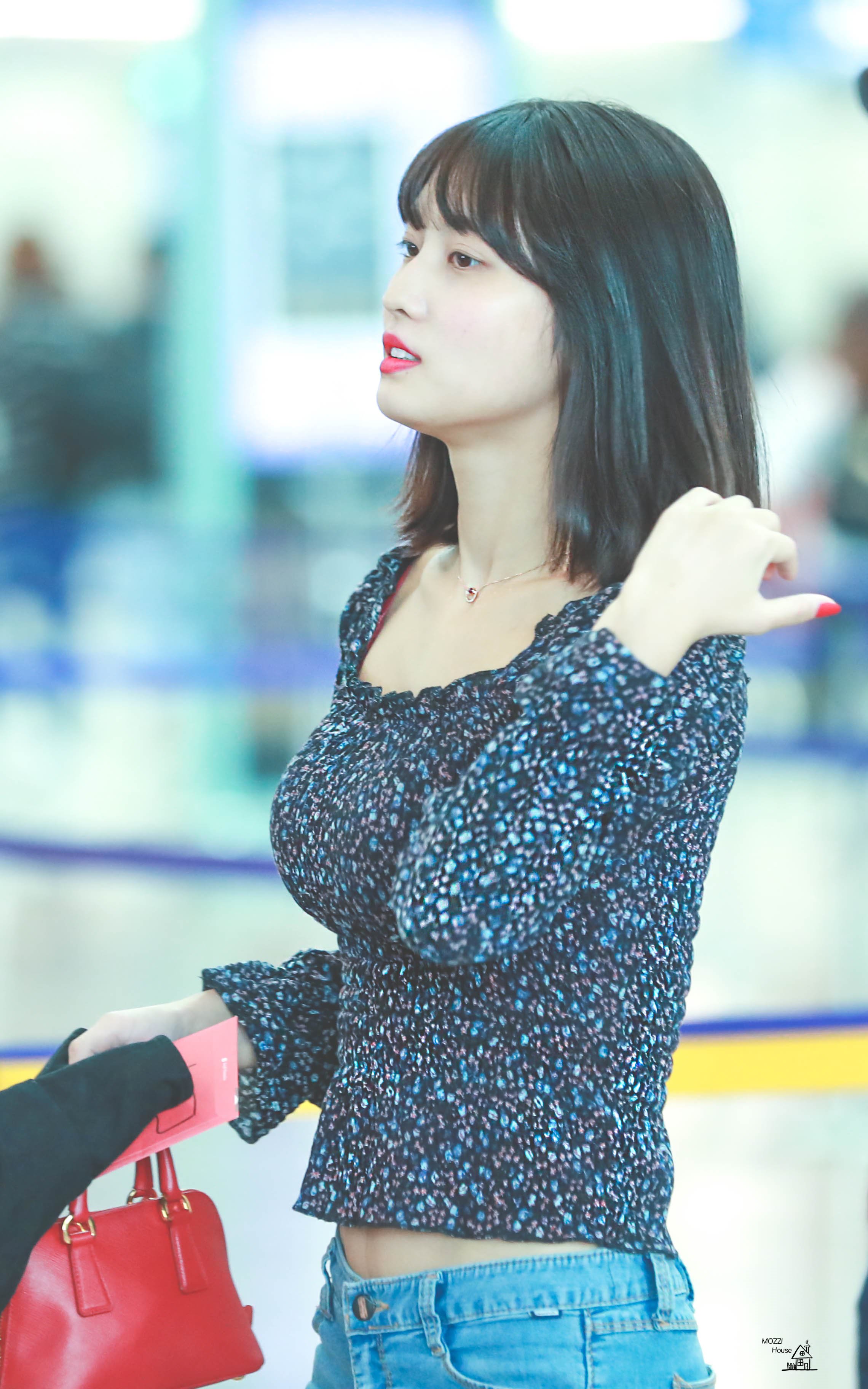 Twice Momo's Red Bra Strap | Scrolller